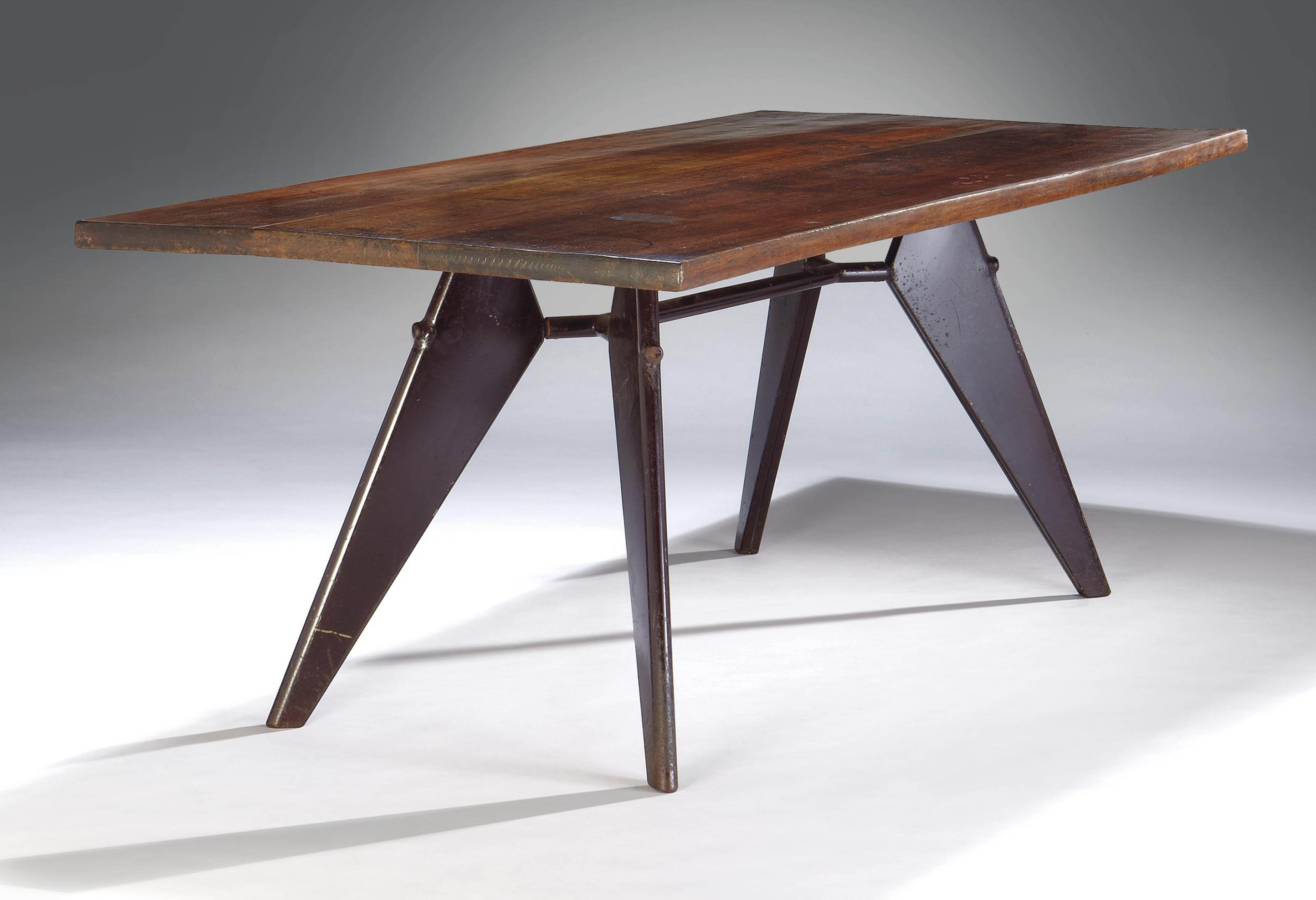 JEAN PROUVÉ (1901-1984) , TABLE DE SALLE À MANGER 'TROPIQUE 506', VERS ...