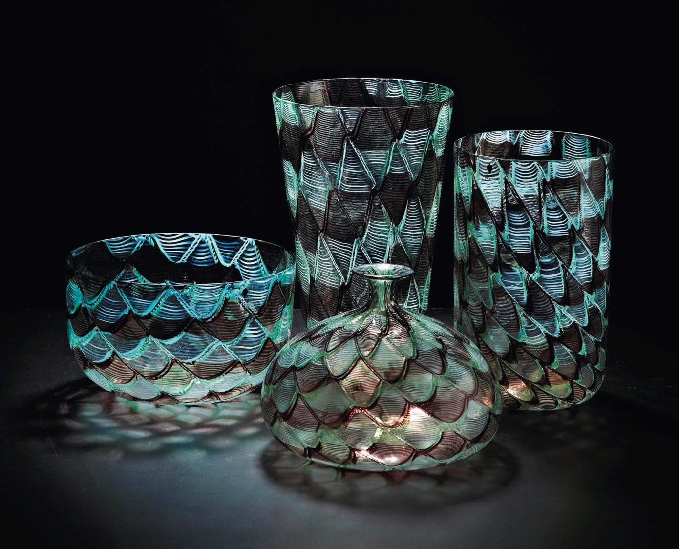 JAMES CARPENTER (NE EN 1949) , TROIS VASES ET UNE COUPE | Christie's