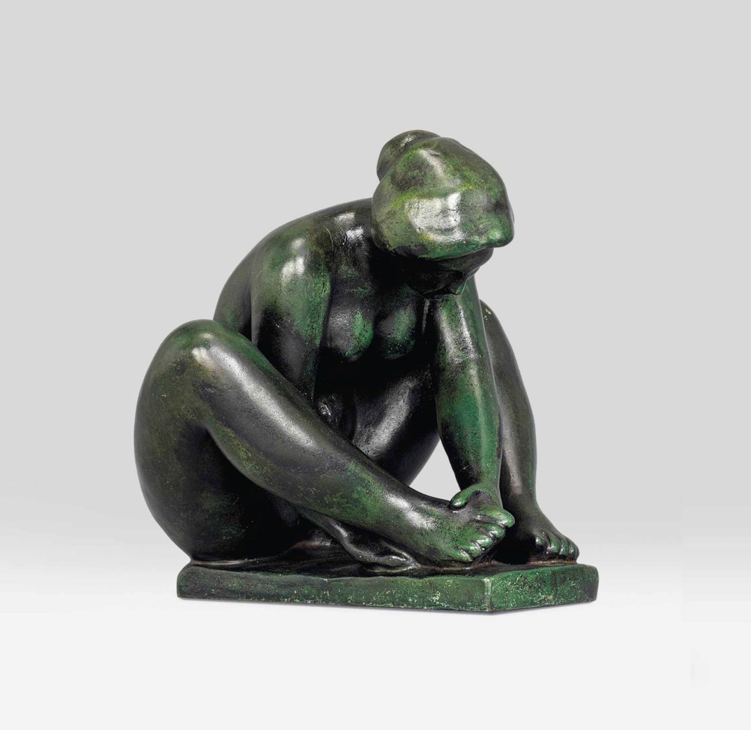 Aristide Maillol (1861-1944) , Jeune fille accroupie se tenant un pied ...