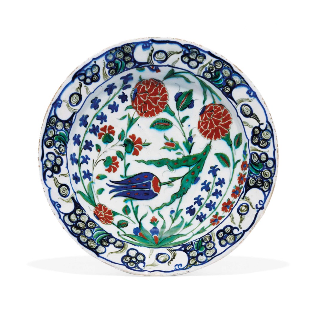 AN IZNIK POTTERY DISH , OTTOMAN TURKEY, CIRCA 1580 | Christie's