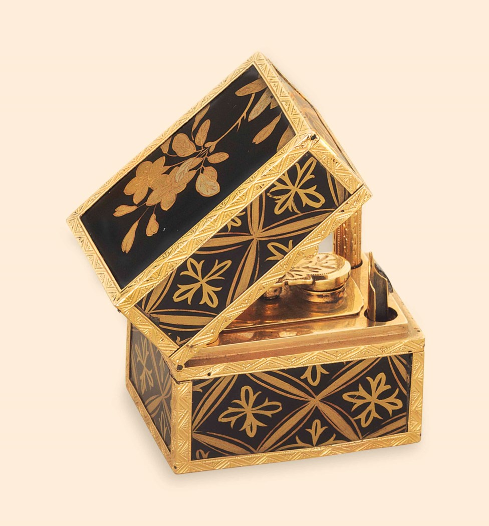 A LOUIS XV GOLD-MOUNTED AND LACQUER TRAVELLING INK-WELL