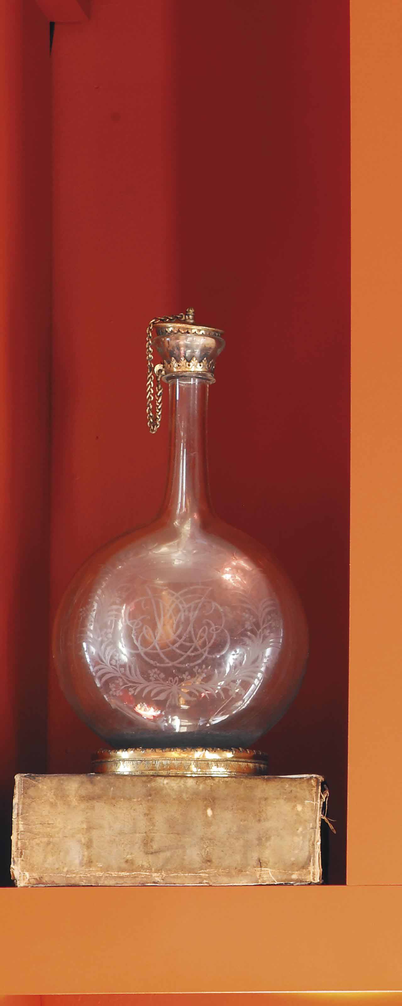 A GERMAN GILT-METAL MOUNTED ENGRAVED GLASS PILGRIM-FLASK