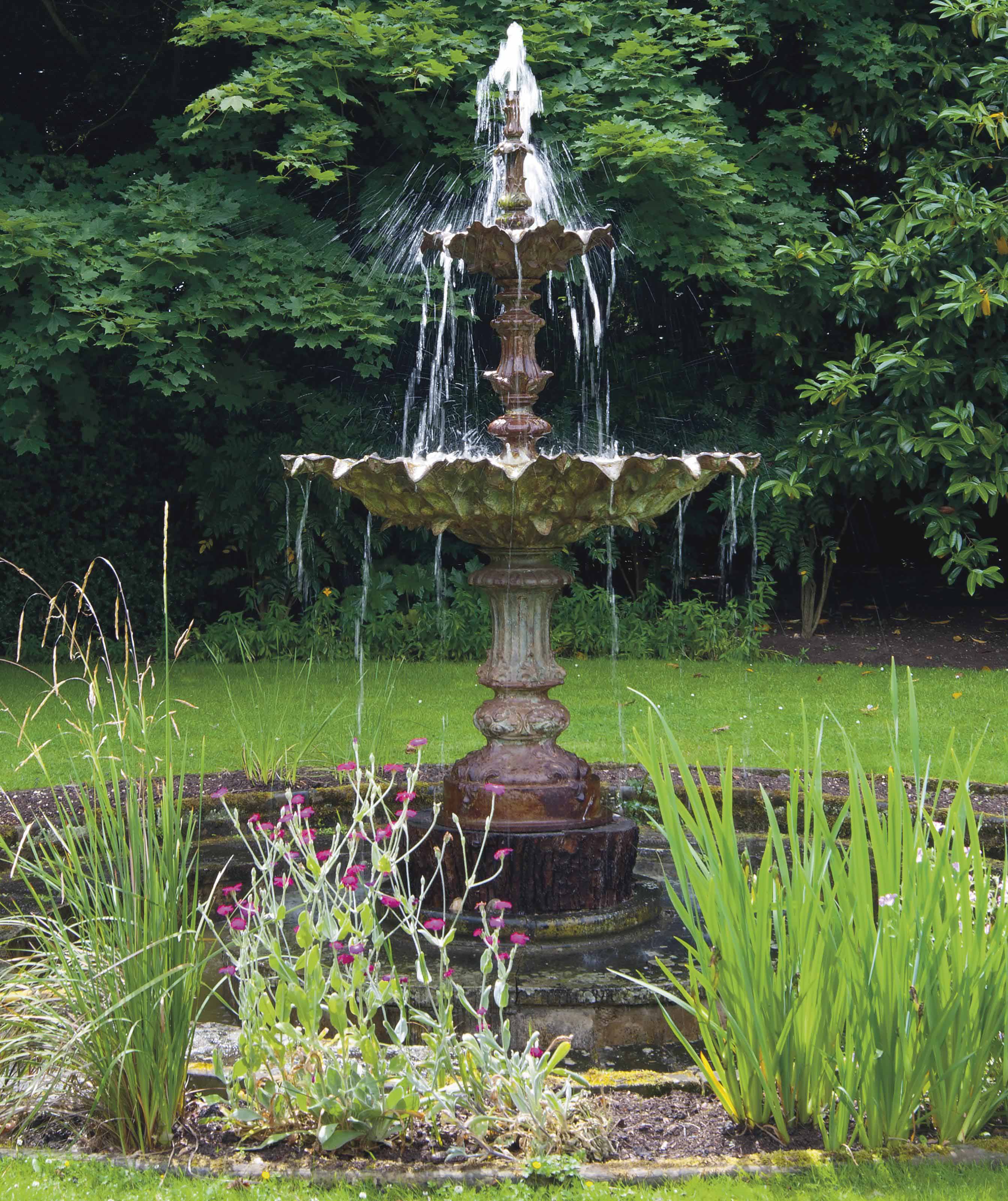 A FRENCH CAST IRON FOUNTAIN , CAST BY VAL D'OSNE, LATE 19TH CENTURY ...