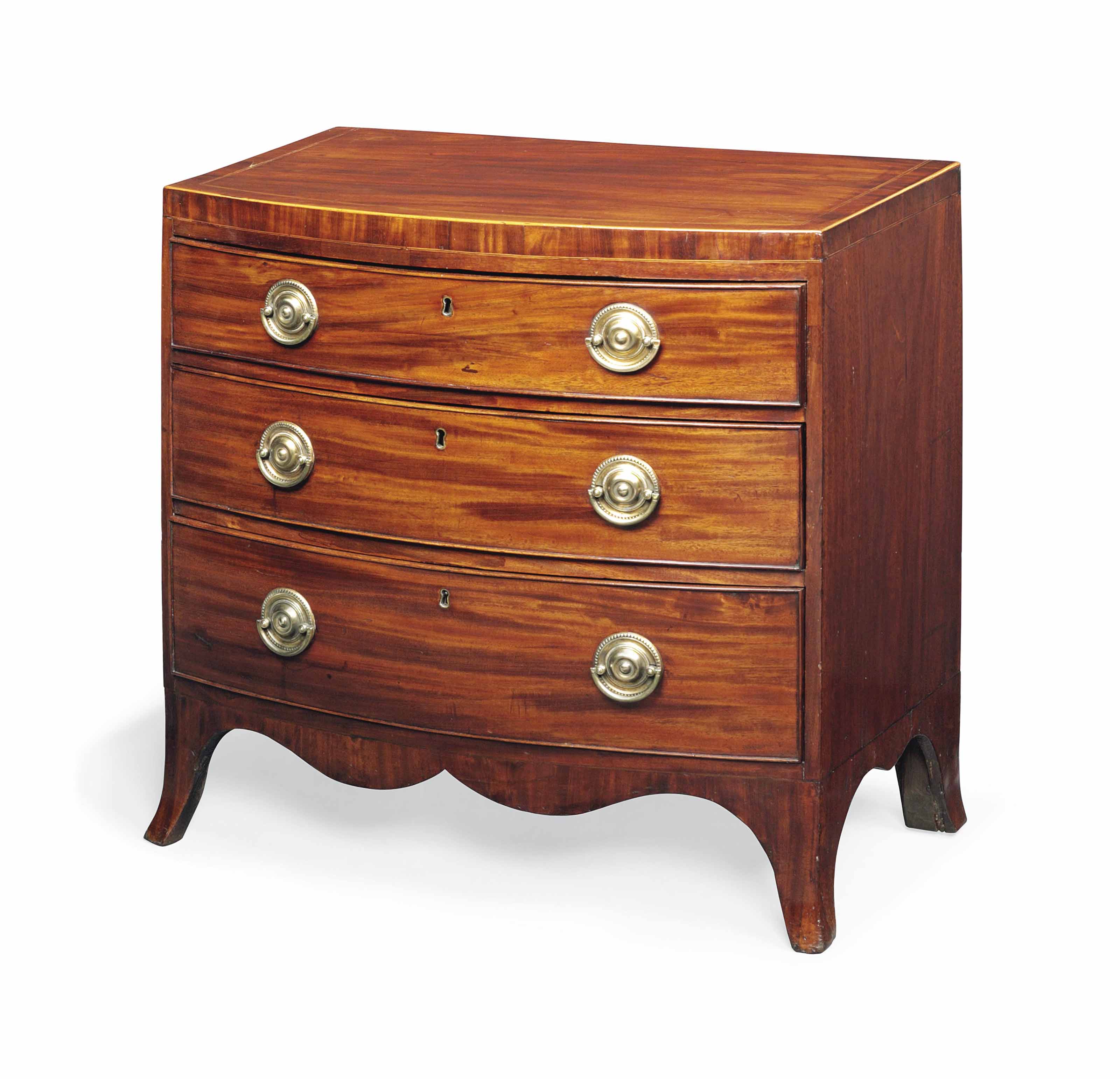 A SMALL GEORGE III MAHOGANY CHEST