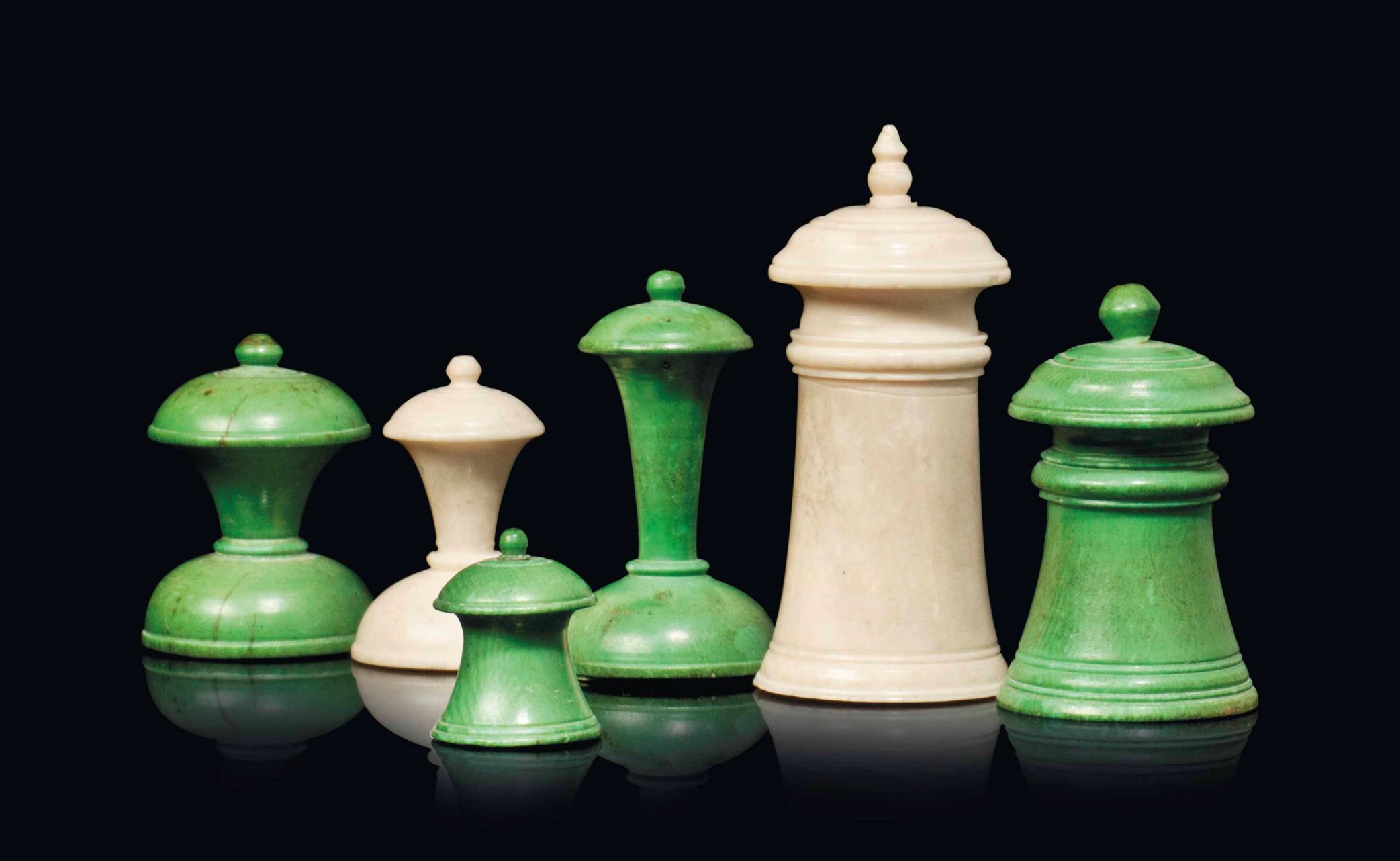 AN INDIAN 'MUSLIM' PATTERN IVORY CHESS SET