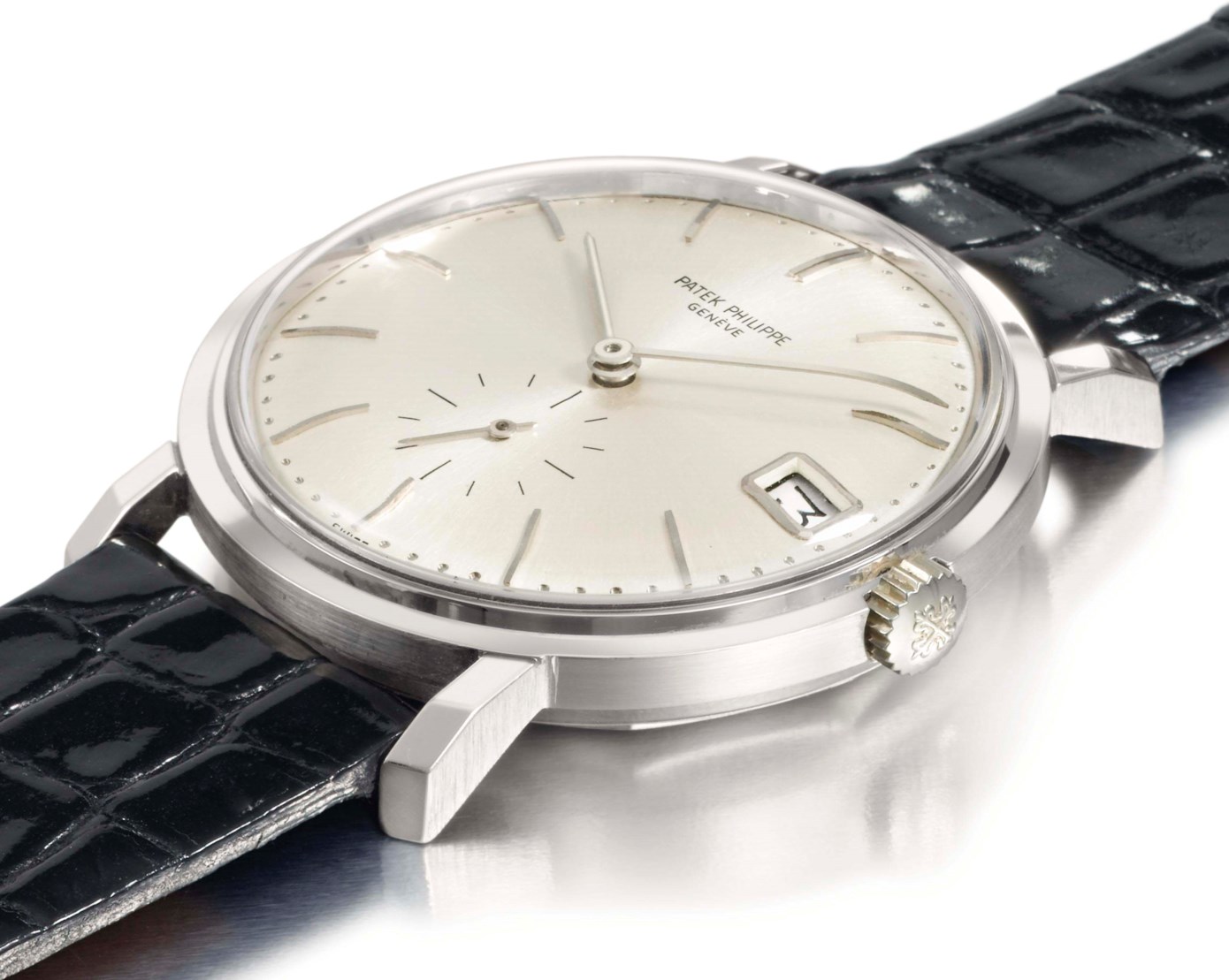 Patek Philippe. A fine 18K white gold automatic wristwatch with date ...