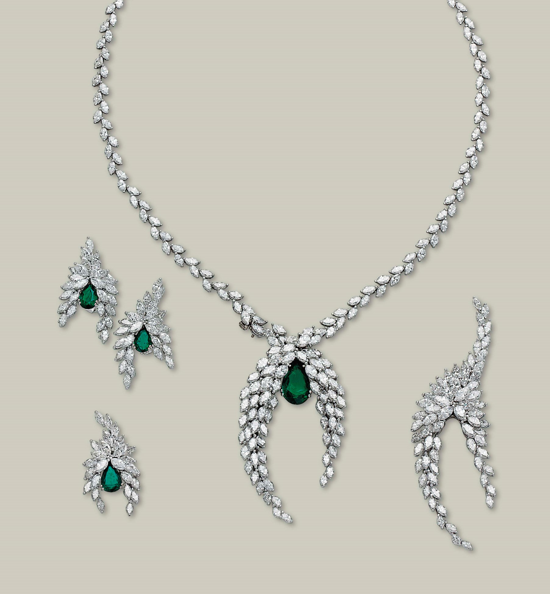 A SET OF DIAMOND AND EMERALD JEWELLERY, BY PIAGET | Christie's