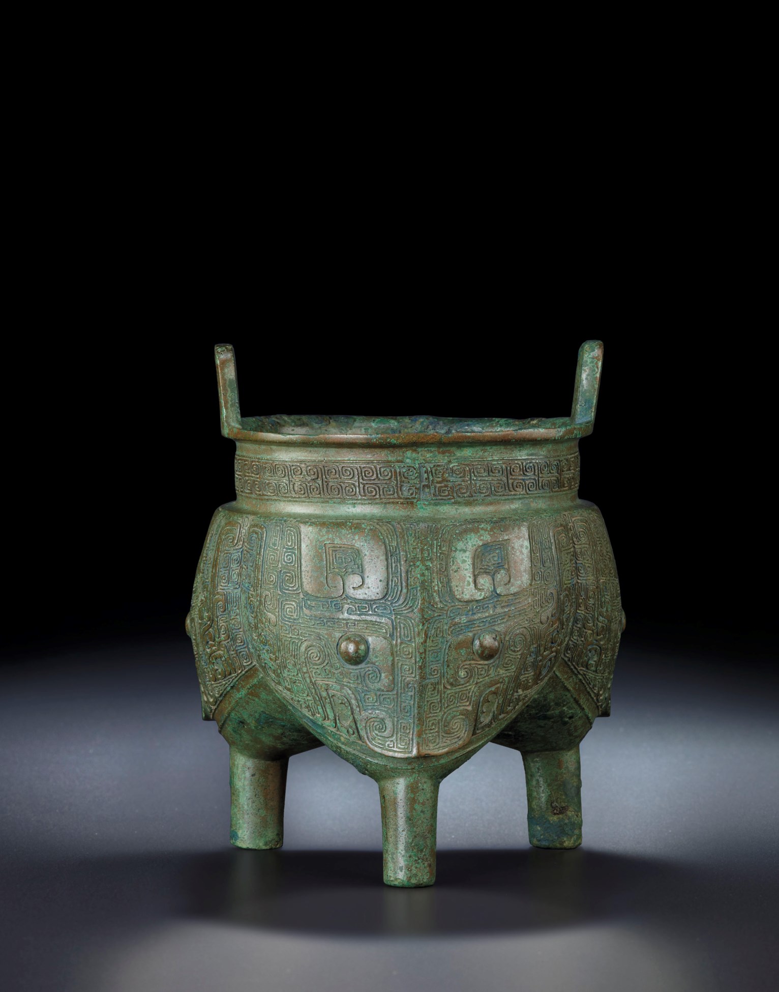 A RARE BRONZE TRIPOD FOOD VESSEL, LI , EARLY WESTERN ZHOU DYNASTY, 11TH ...