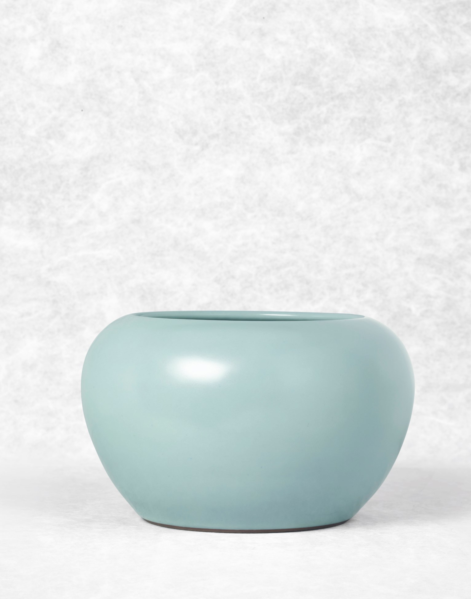 A RARE LARGE RU-TYPE GLAZED JAR , YONGZHENG SIX-CHARACTER SEAL MARK AND ...