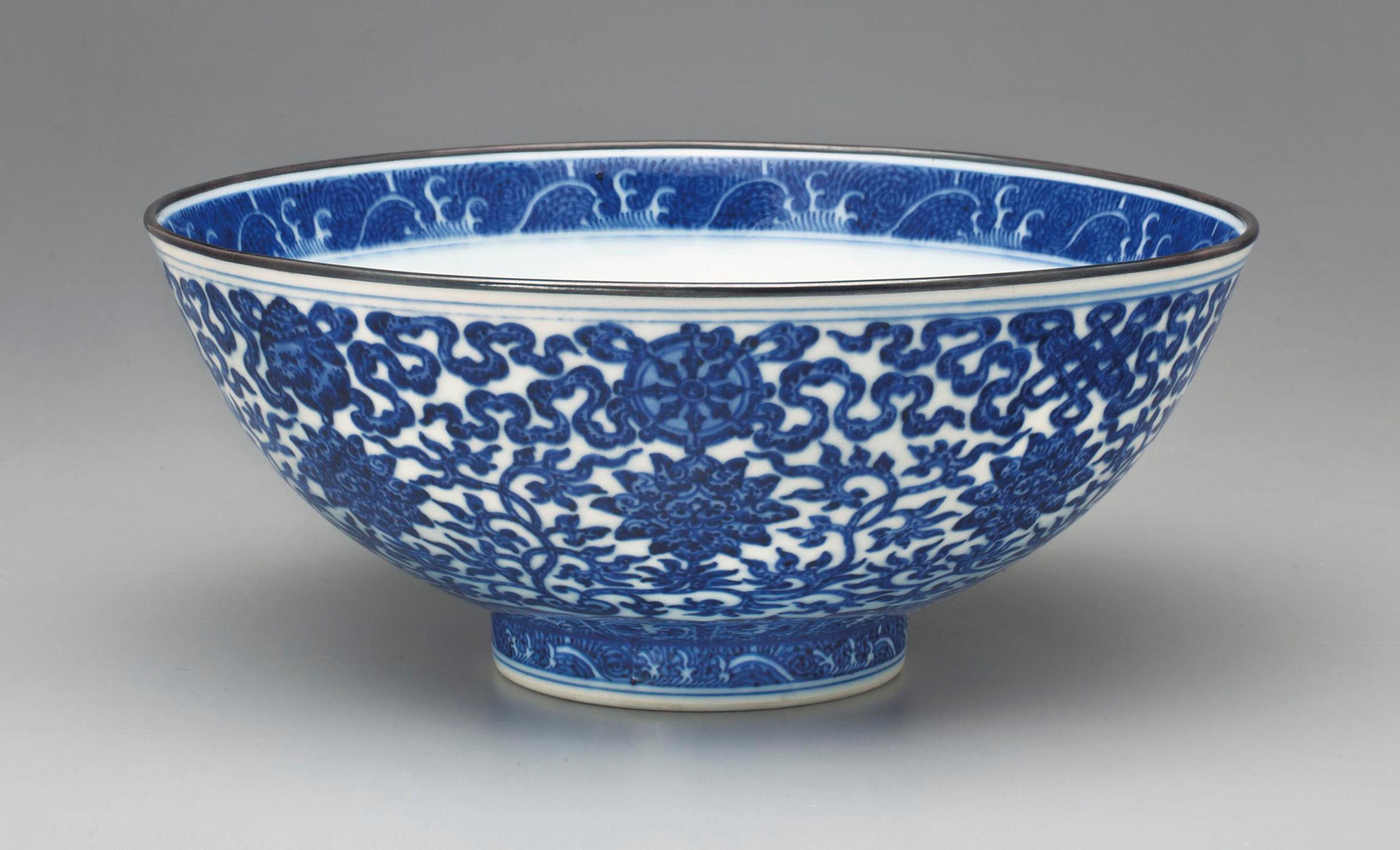 A RARE LARGE BLUE AND WHITE MING-STYLE BOWL , QIANLONG SEAL MARK IN ...