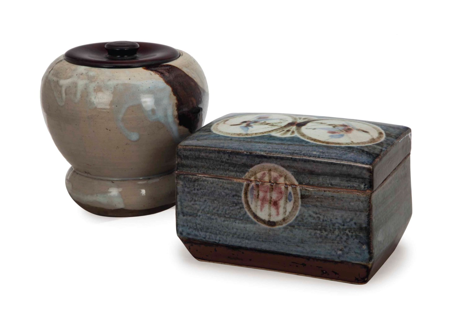 A GROUP OF JAPANESE GLAZED POTTERY WARES,