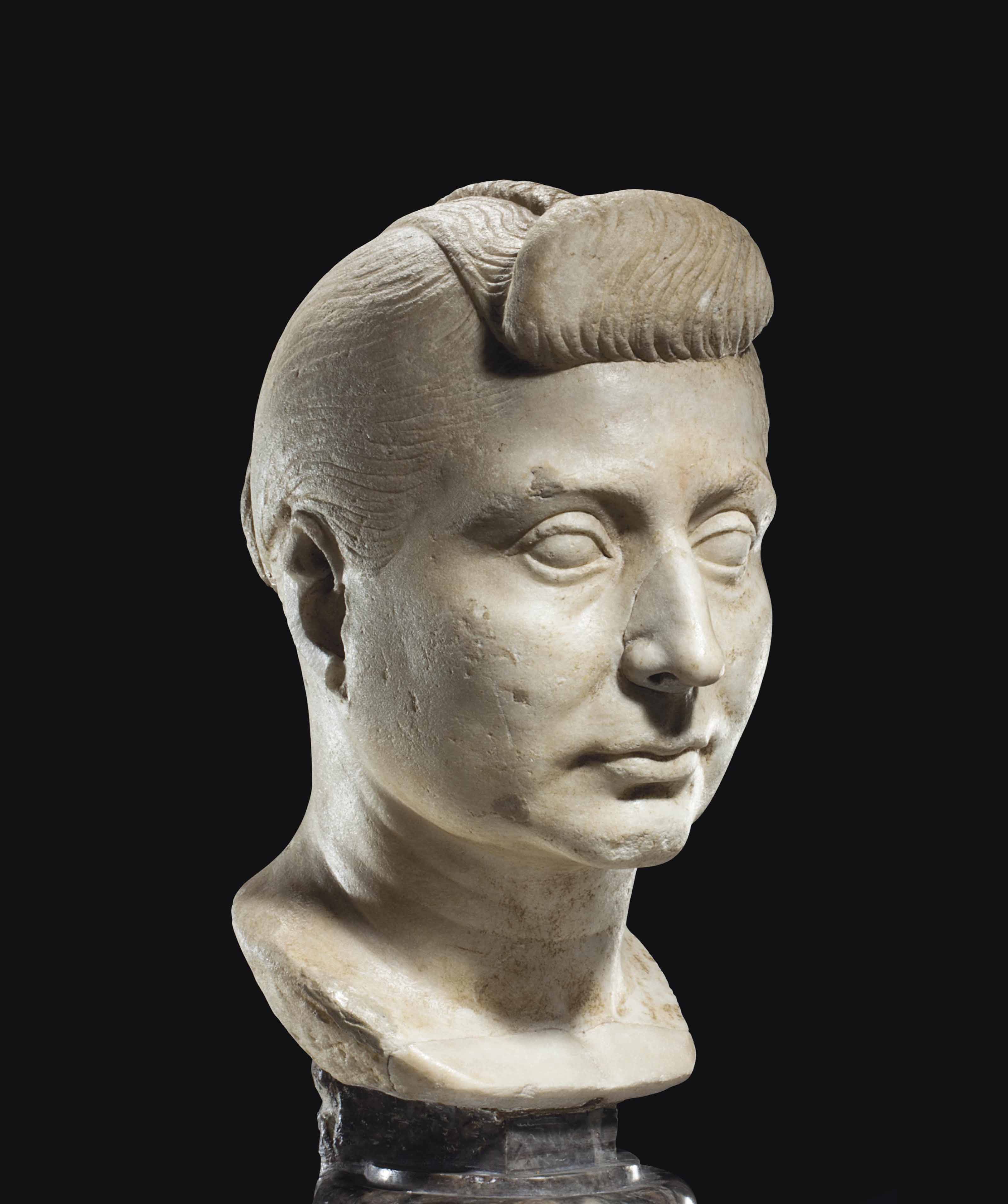 A ROMAN MARBLE PORTRAIT BUST OF A WOMAN , AUGUSTAN, CIRCA LATE 1ST ...