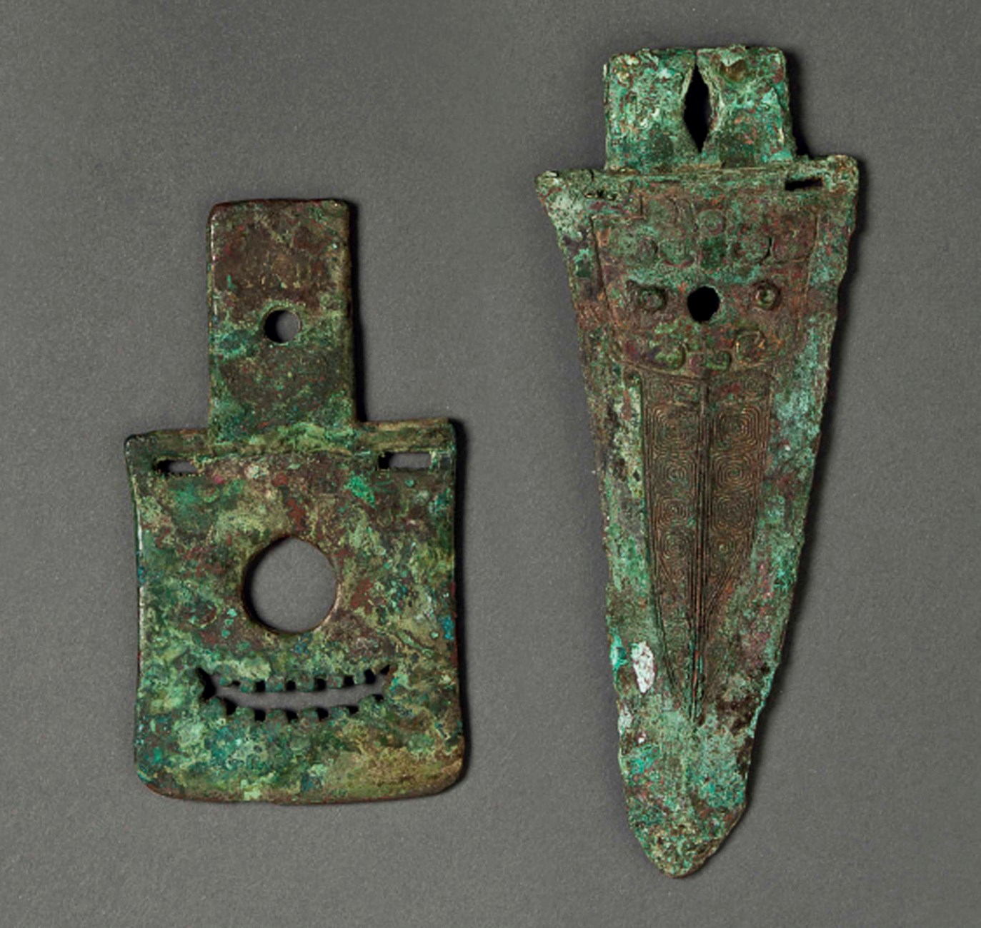 TWO EARLY BRONZE BLADES , LATE SHANG/EARLY WESTERN ZHOU DYNASTY, 12TH ...