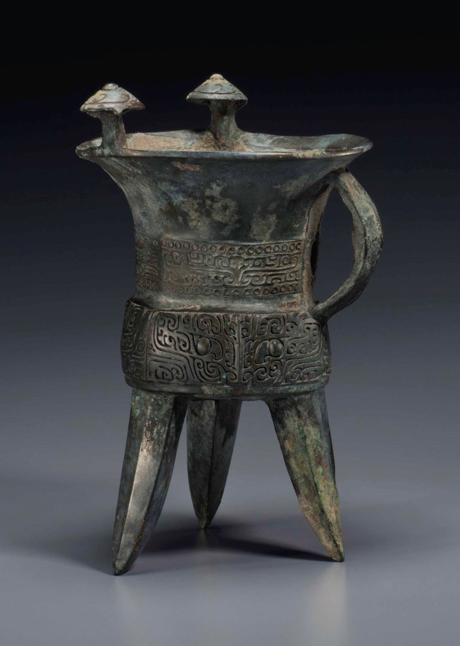 A RARE BRONZE RITUAL TRIPOD WINE VESSEL, JIA , EARLY SHANG DYNASTY ...