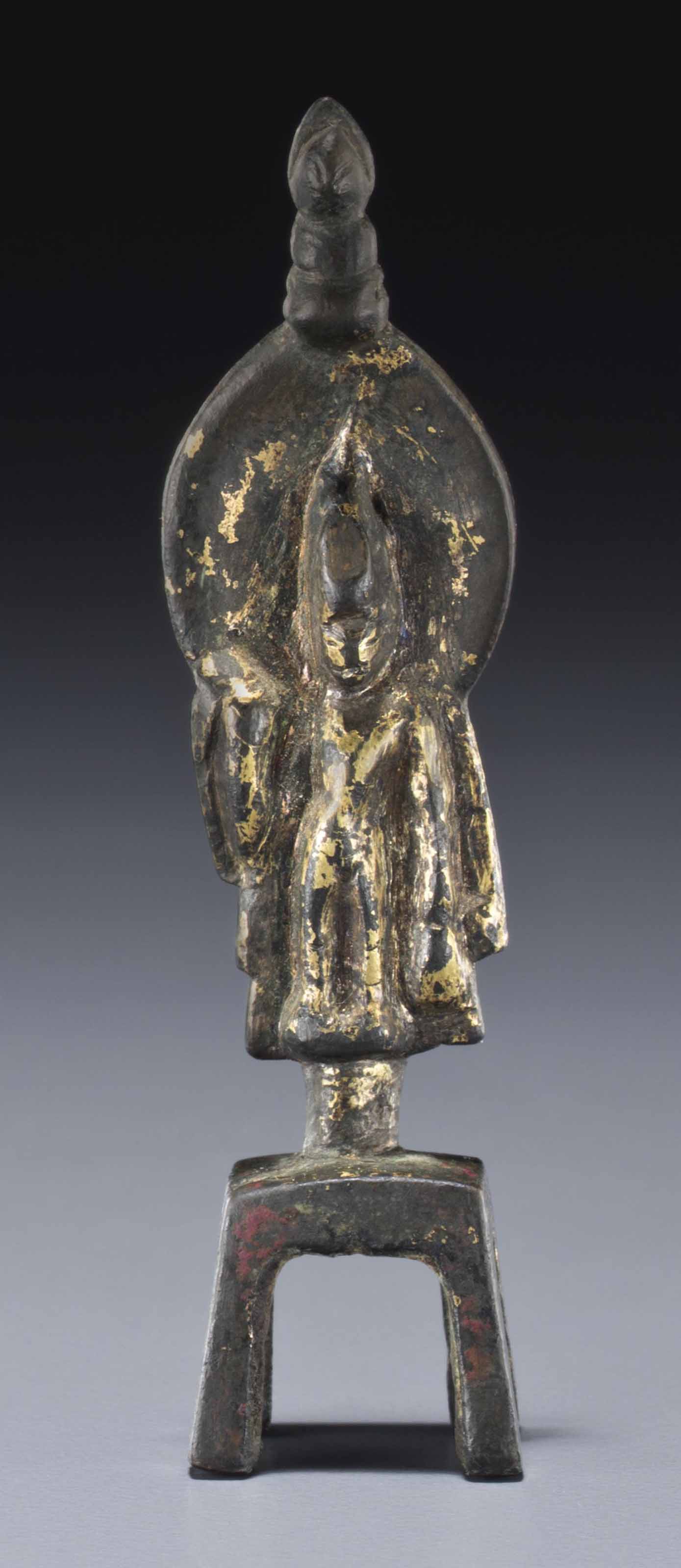 A RARE BRONZE RITUAL TRIPOD WINE VESSEL, JIA , EARLY SHANG DYNASTY ...