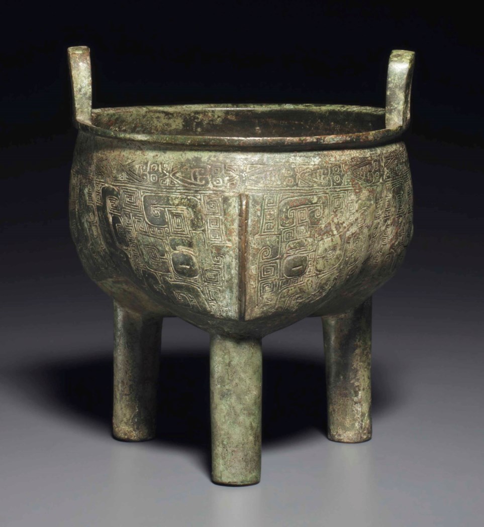 A SMALL BRONZE TRIPOD RITUAL FOOD VESSEL, LIDING , LATE SHANG DYNASTY ...