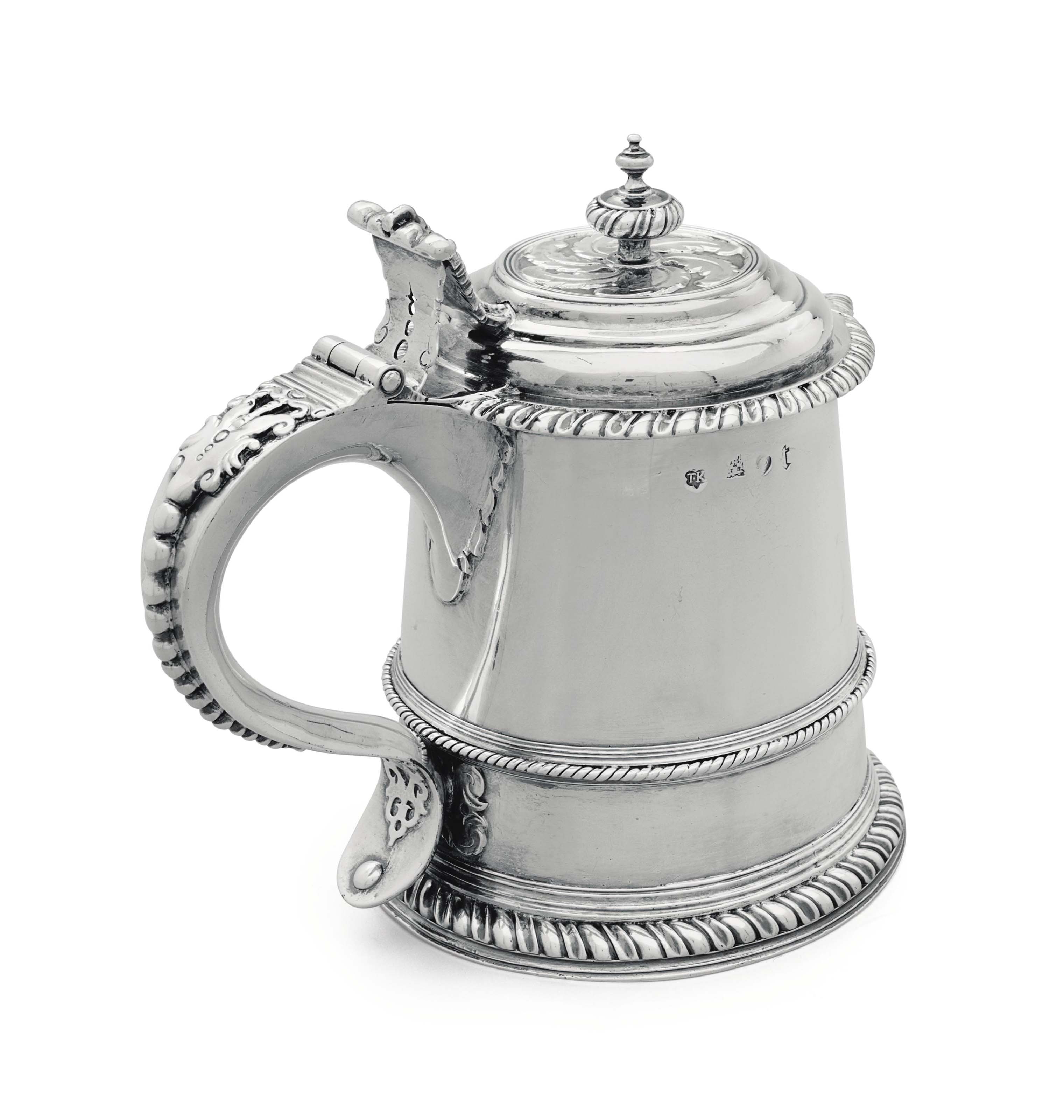 A FINE WILLIAM III SCOTTISH SILVER TANKARD