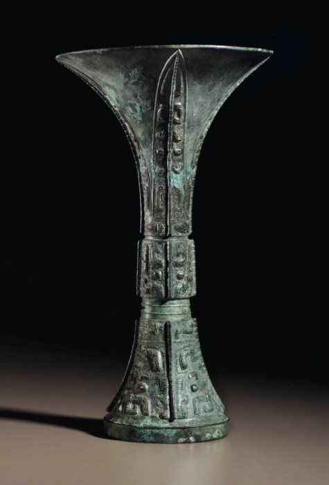 AN UNUSUAL BRONZE RITUAL WINE VESSEL, GU , LATE SHANG DYNASTY, ANYANG ...