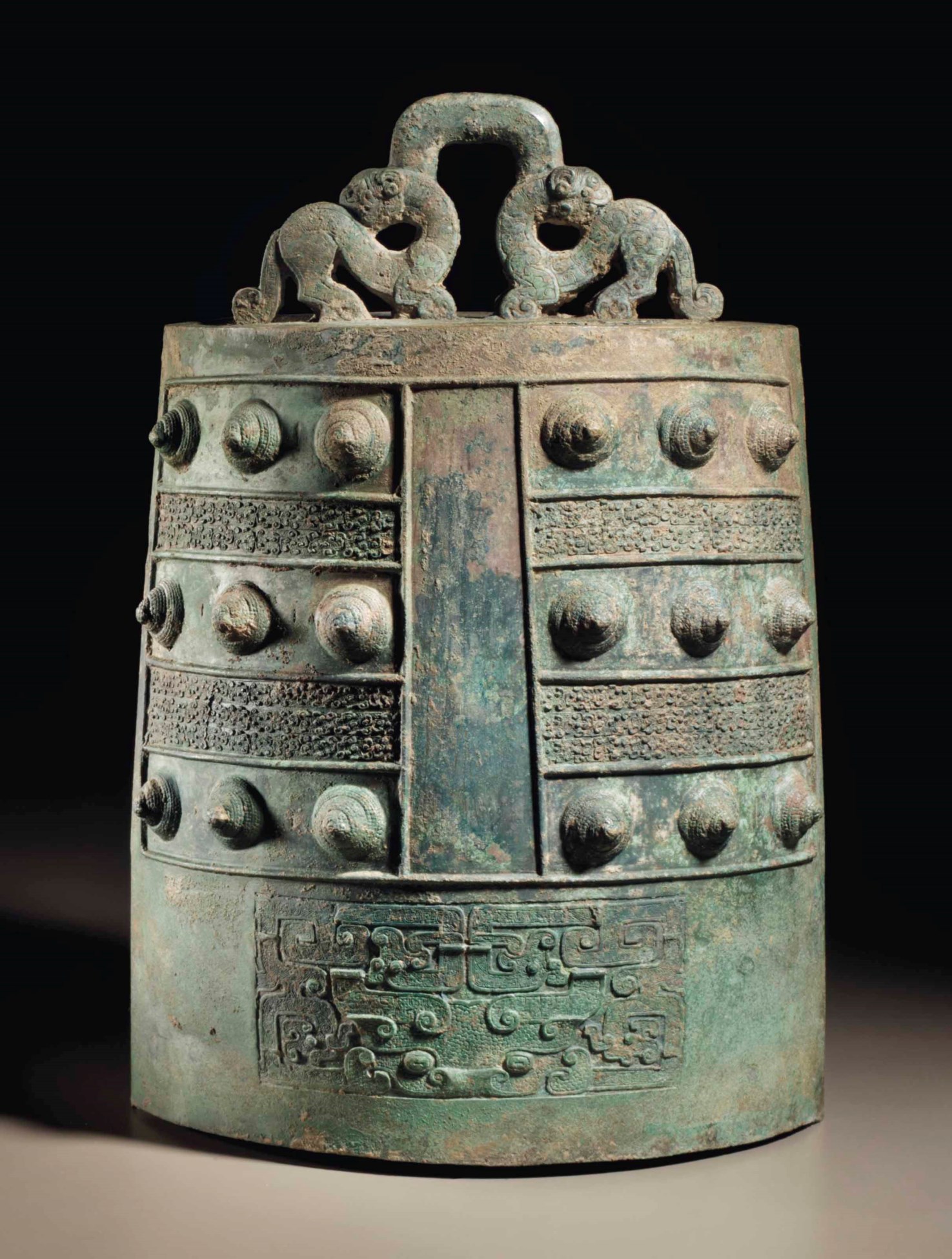 A LARGE BRONZE BELL, BO ZHONG , SPRING AND AUTUMN PERIOD, LATE 6TH ...