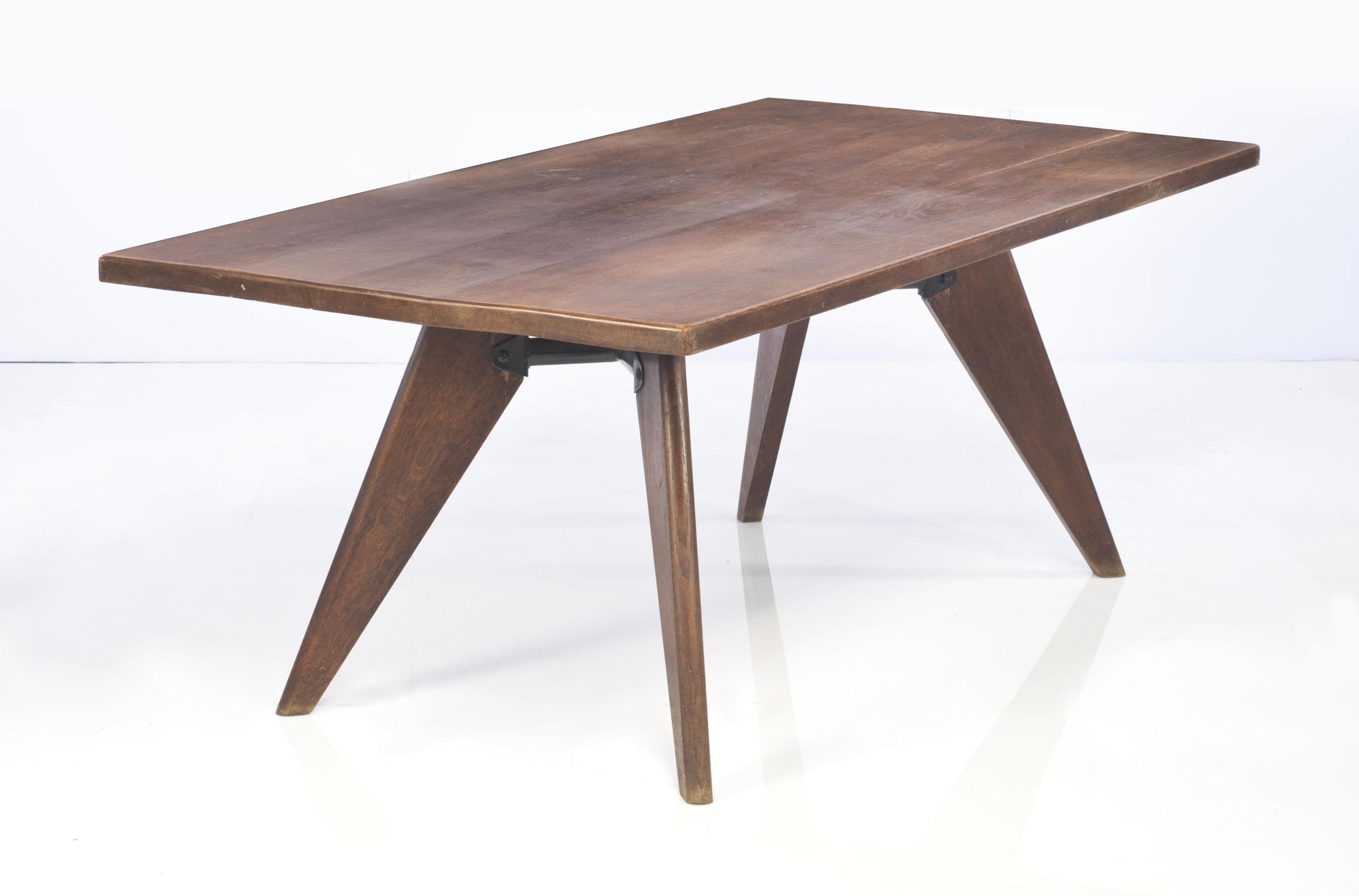 JEAN PROUVÉ (1901-1984) , 'TABLE S.A.M. BOIS', LE MODÈLE CRÉÉ EN 1941 ...