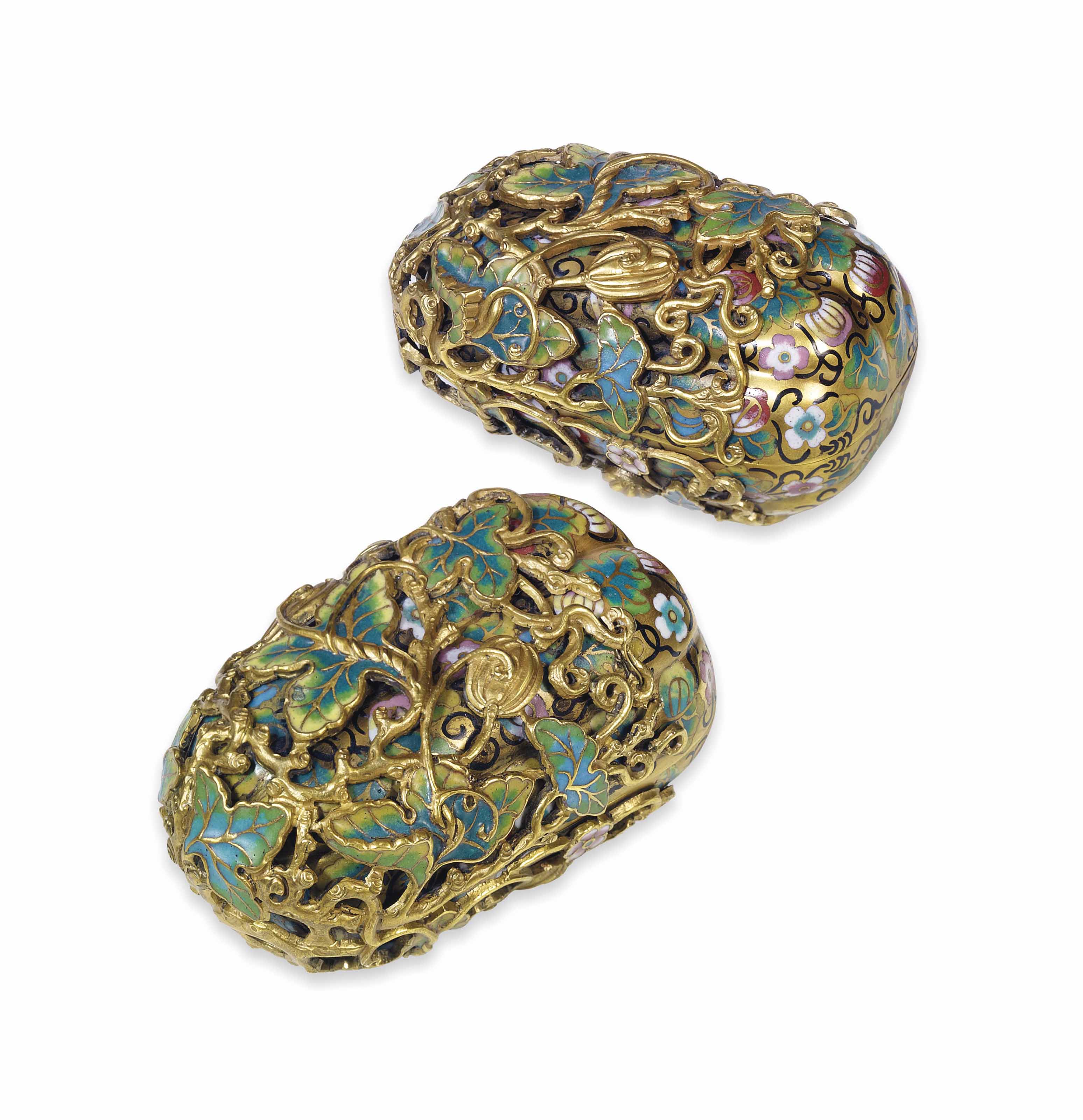 KATAR EN JADE CELADON PALE SCULPTE ET SON ETUI, INDE MOGHOLE, XVIIIEME ...