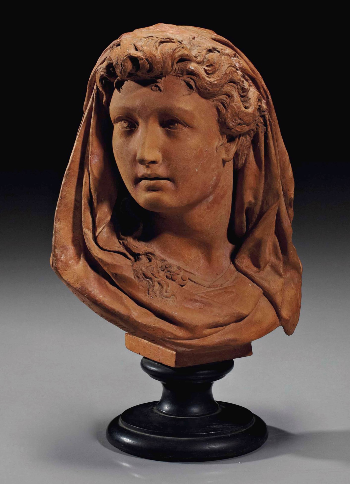 BUSTE EN TERRE CUITE REPRESENTANT UNE JEUNE FEMME COIFFEE D'UN VOILE ...
