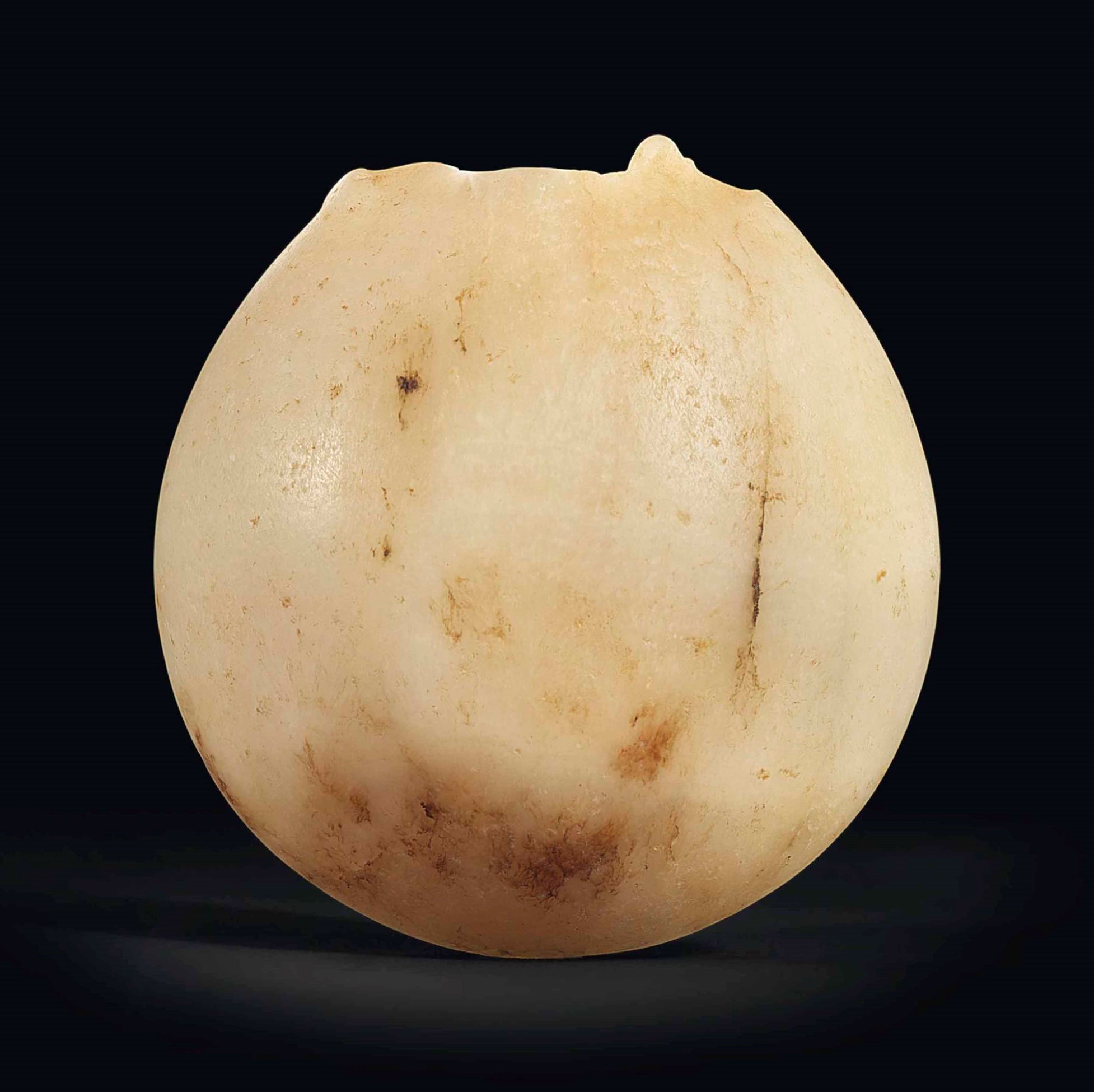 AN EGYPTIAN ALABASTER FLASK, PREDYNASTIC-EARLY DYNASTIC PERIOD, NAQADA ...