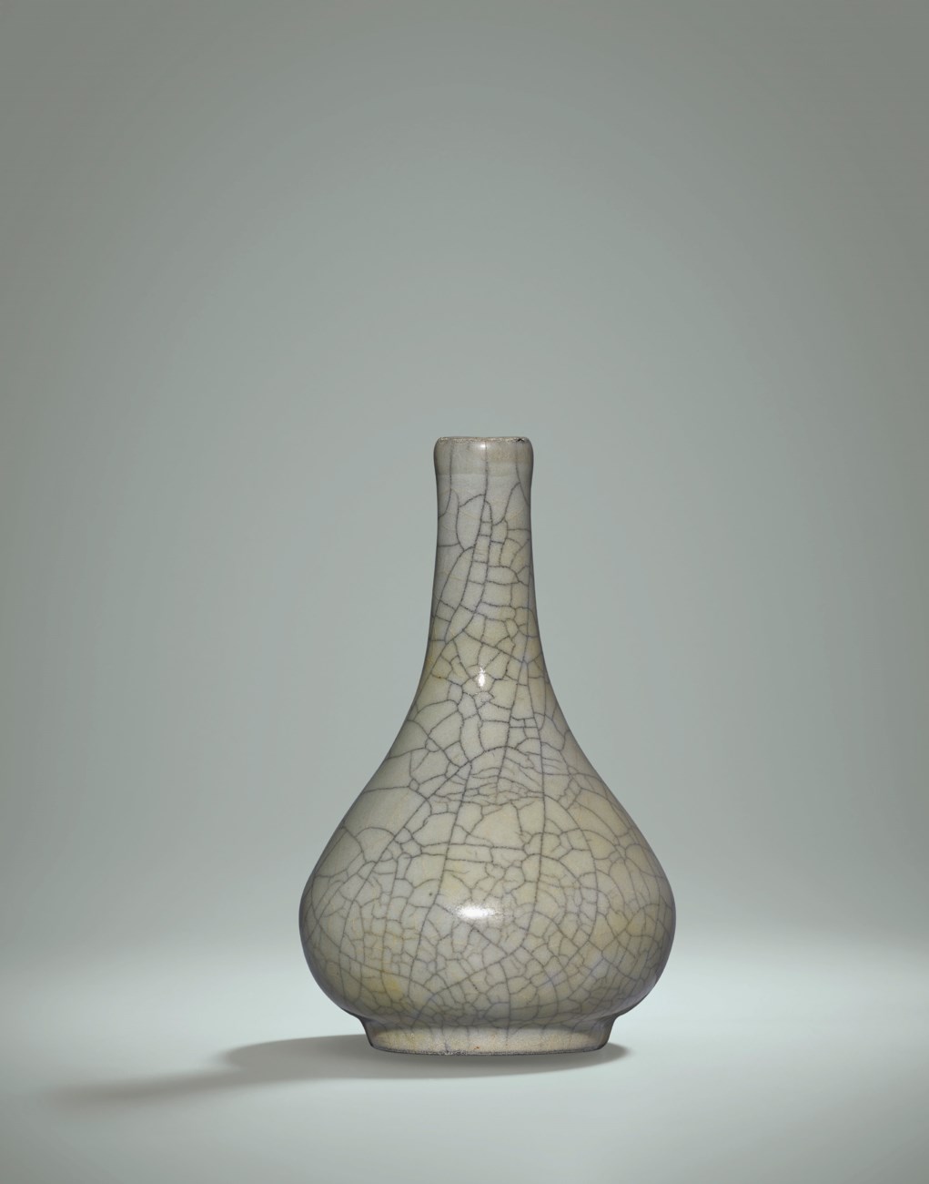 A VERY RARE SMALL GE BOTTLE VASE , SONG DYNASTY (960-1279) OR LATER ...