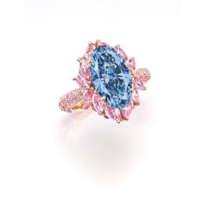AN EXCEPTIONAL COLOURED DIAMOND RING, BY MOUSSAIEFF | Christie's