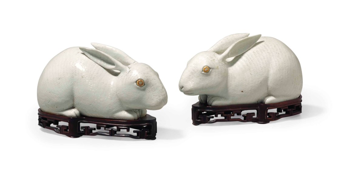 A PAIR OF CHINESE EXPORT PORCELAIN RABBITS , 18TH/19TH CENTURY | Christie's