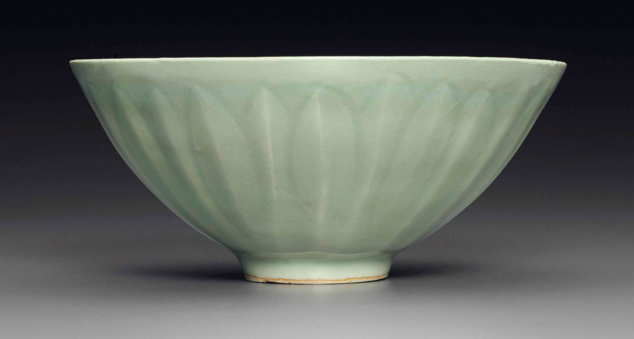 A LONGQUAN CELADON BOWL, SOUTHERN SONG DYNASTY (1127-1279) | Christie's