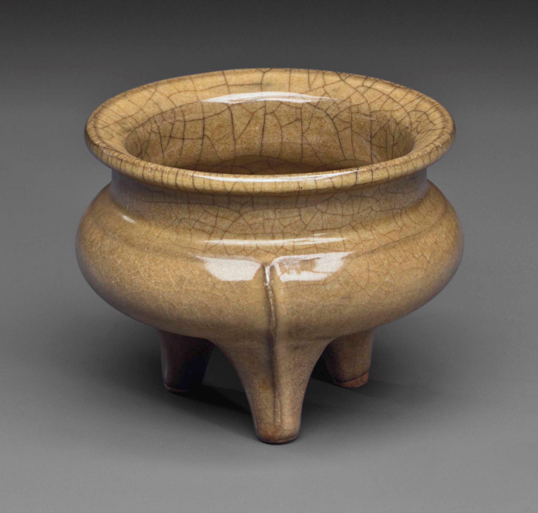 A RARE LONGQUAN CELADON GUAN-TYPE TRIPOD CENSER, SOUTHERN SONG DYNASTY ...