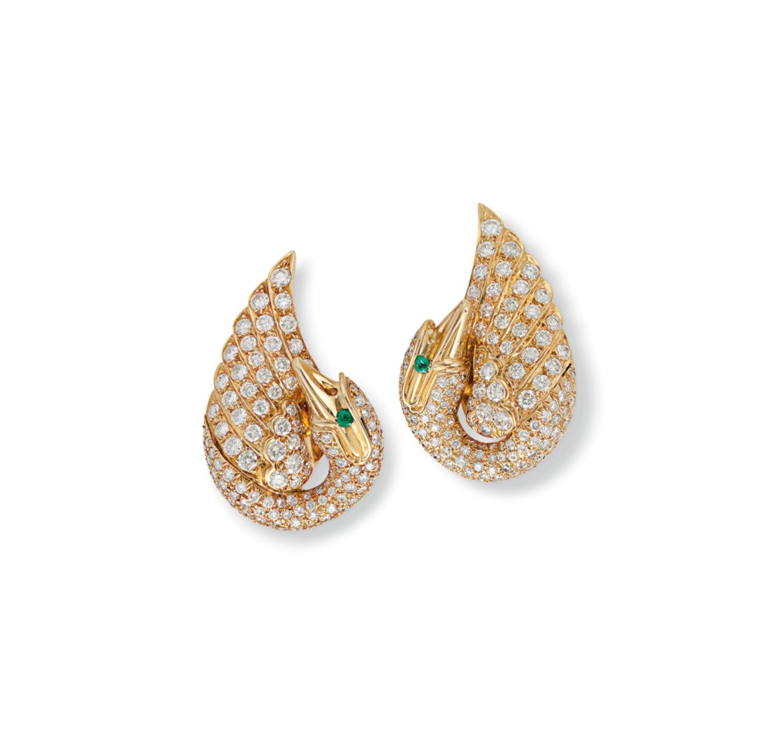 A PAIR OF DIAMOND AND EMERALD SWAN EAR CLIPS, BY VAN CLEEF & ARPELS ...