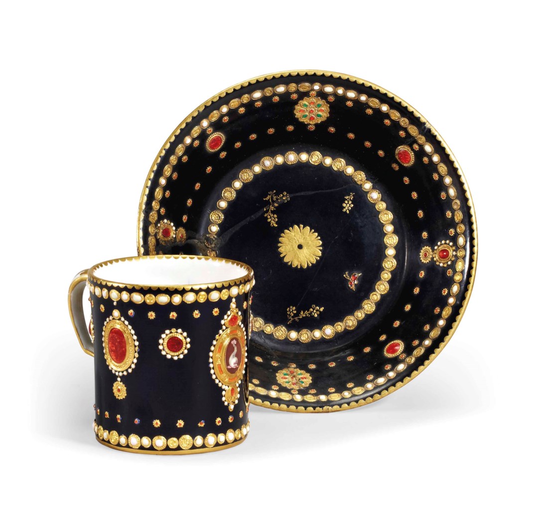 GOBELET 'LITRON' ET SA SOUS-TASSE (3EME GRANDEUR) EN PORCELAINE DE ...