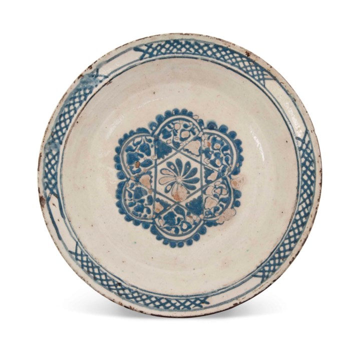 A RARE AND EARLY CANAKKALE DISH, OTTOMAN TURKEY, LATE 17TH/EARLY 18TH ...