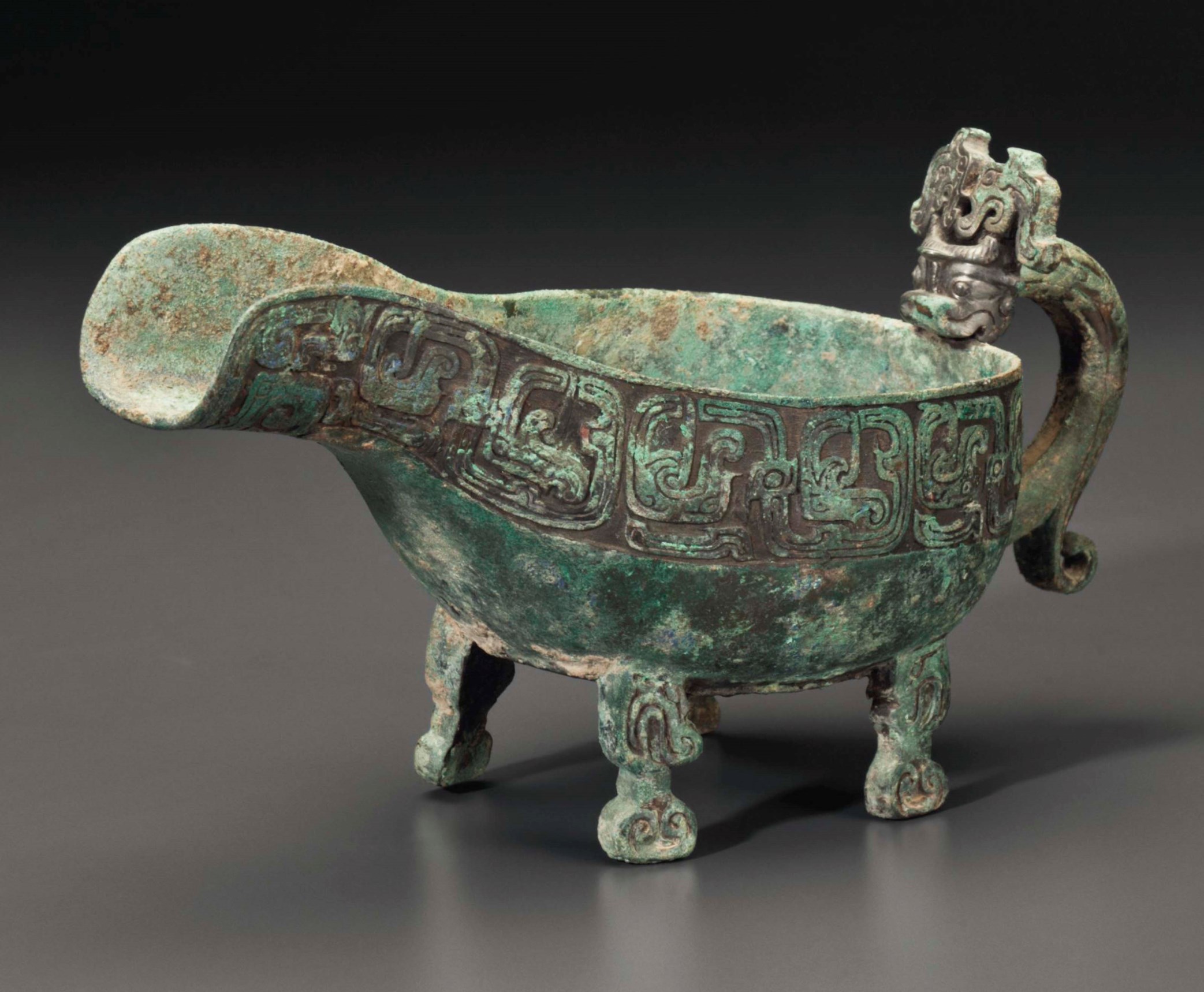 A BRONZE RITUAL POURING VESSEL, YI, EARLY EASTERN ZHOU DYNASTY, 8TH-7TH ...