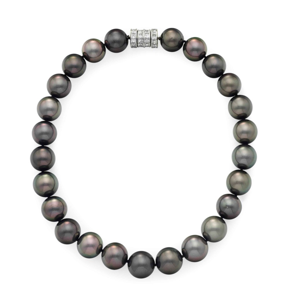 A SINGLE-STRAND BLACK CULTURED PEARL NECKLACE | Christie's