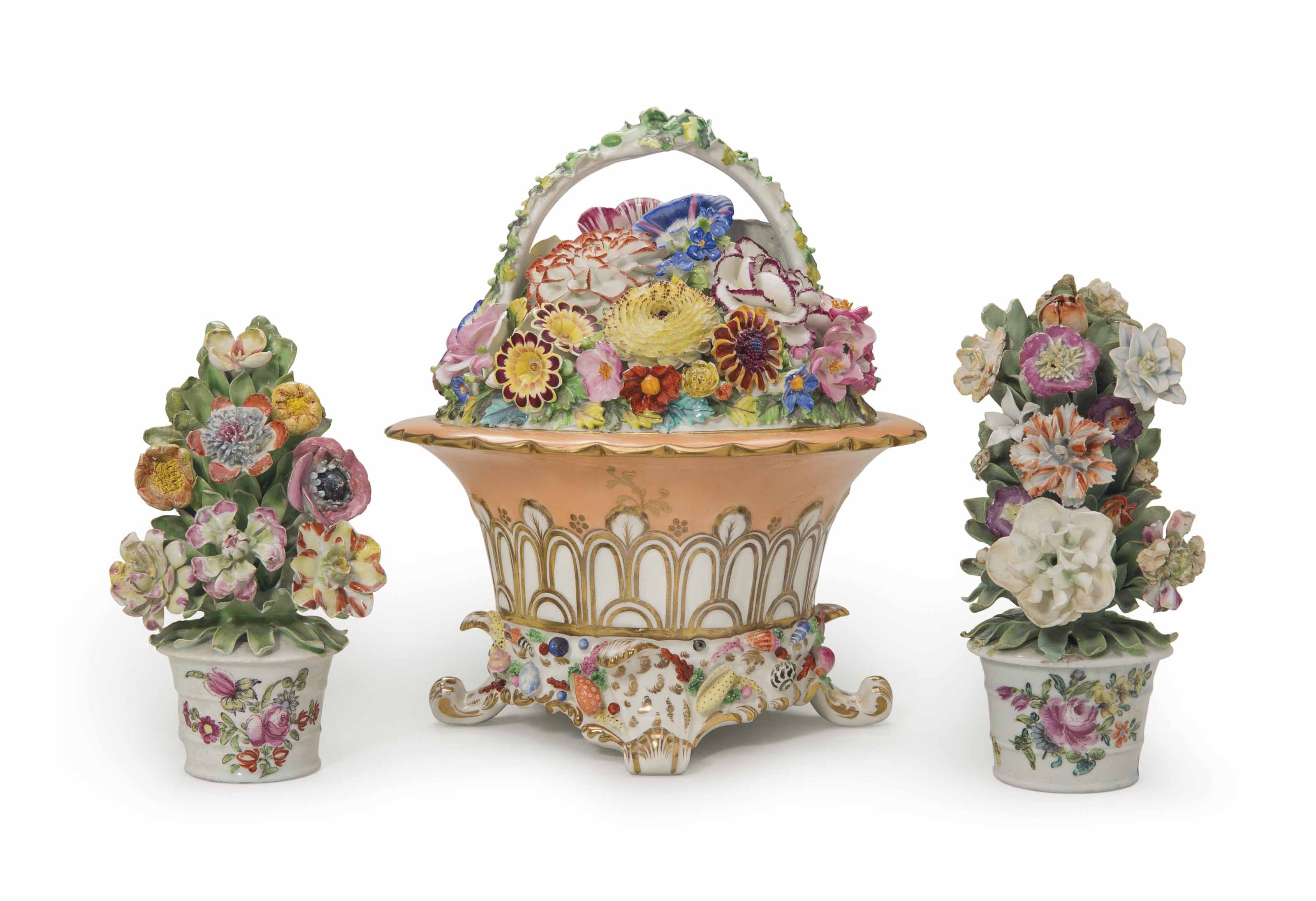A CHAMBERLAIN'S WORCESTER PORCELAIN FLOWER AND SHELL-ENCRUSTED BASKET ...