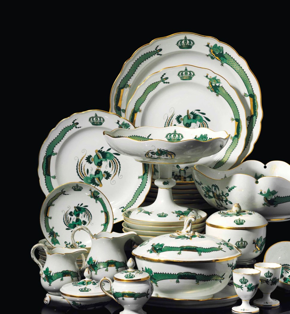 A ROYAL ITALIAN EXTENSIVE MEISSEN PORCELAIN ‘GREEN DRAGON’ PATTERN PART ...