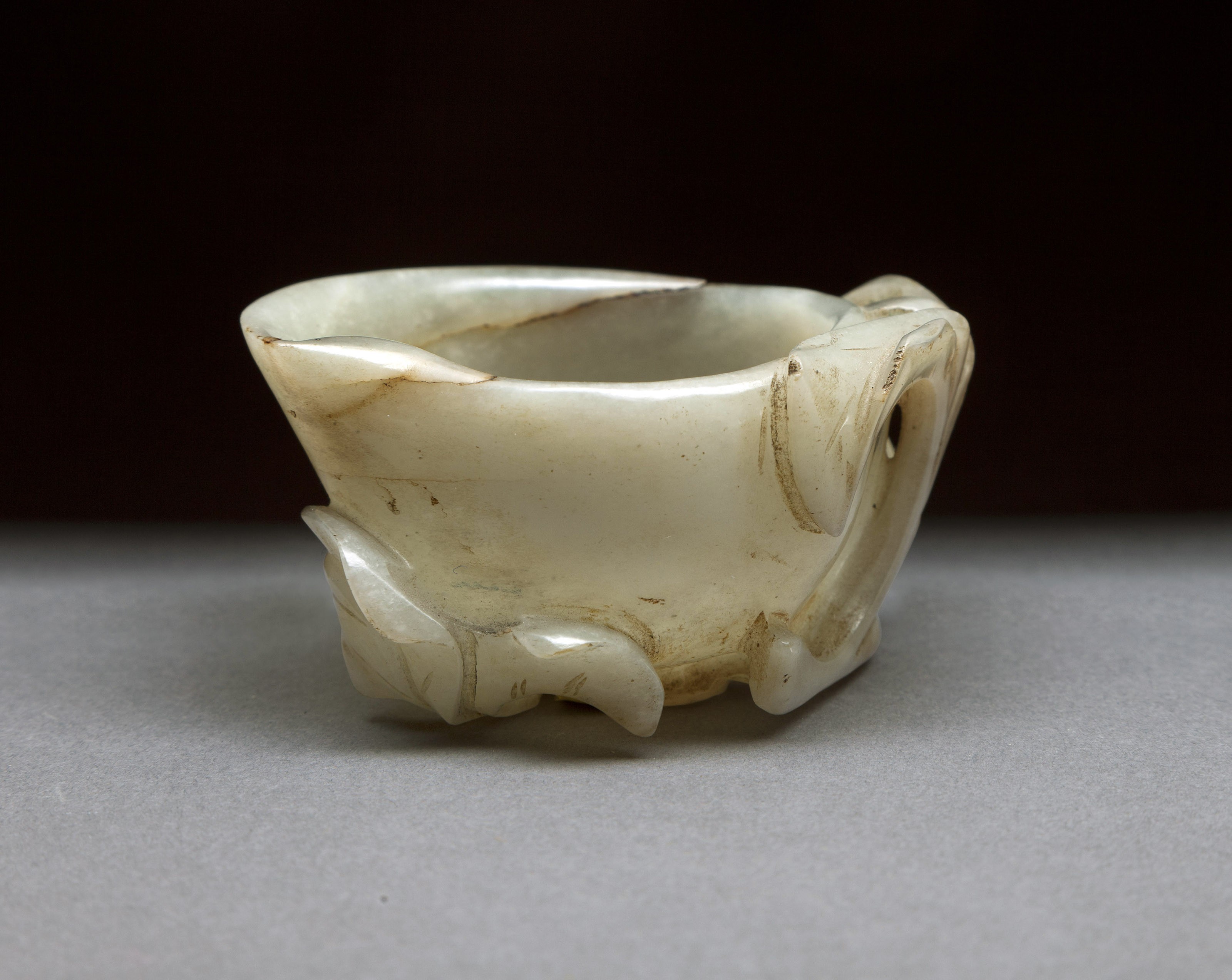 A SMALL WHITE AND RUSSET JADE WATER COUPE, 17TH-18TH CENTURY | Christie’s