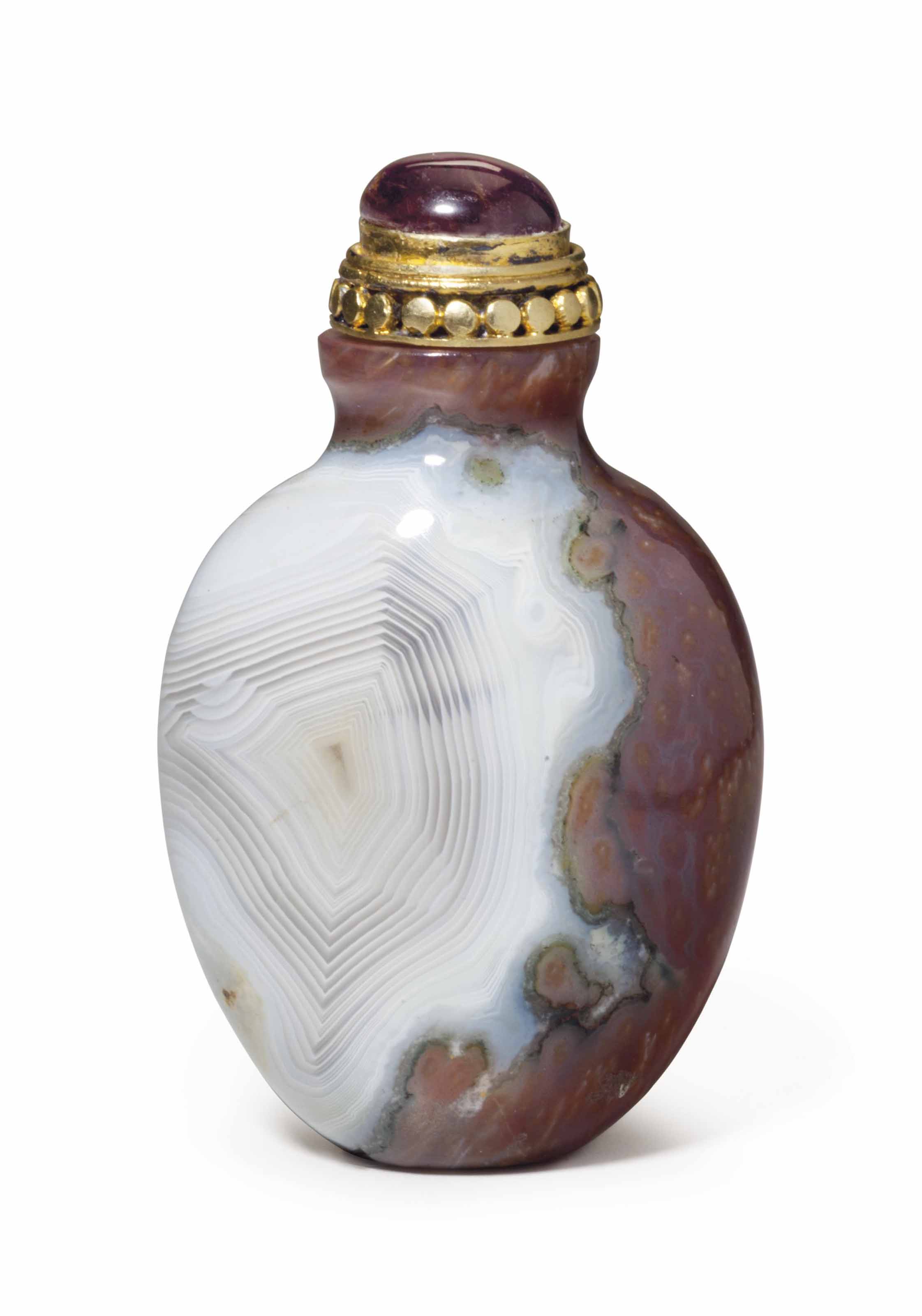 A SMALL BANDED AGATE SNUFF BOTTLE , 1730-1850 | Christie's