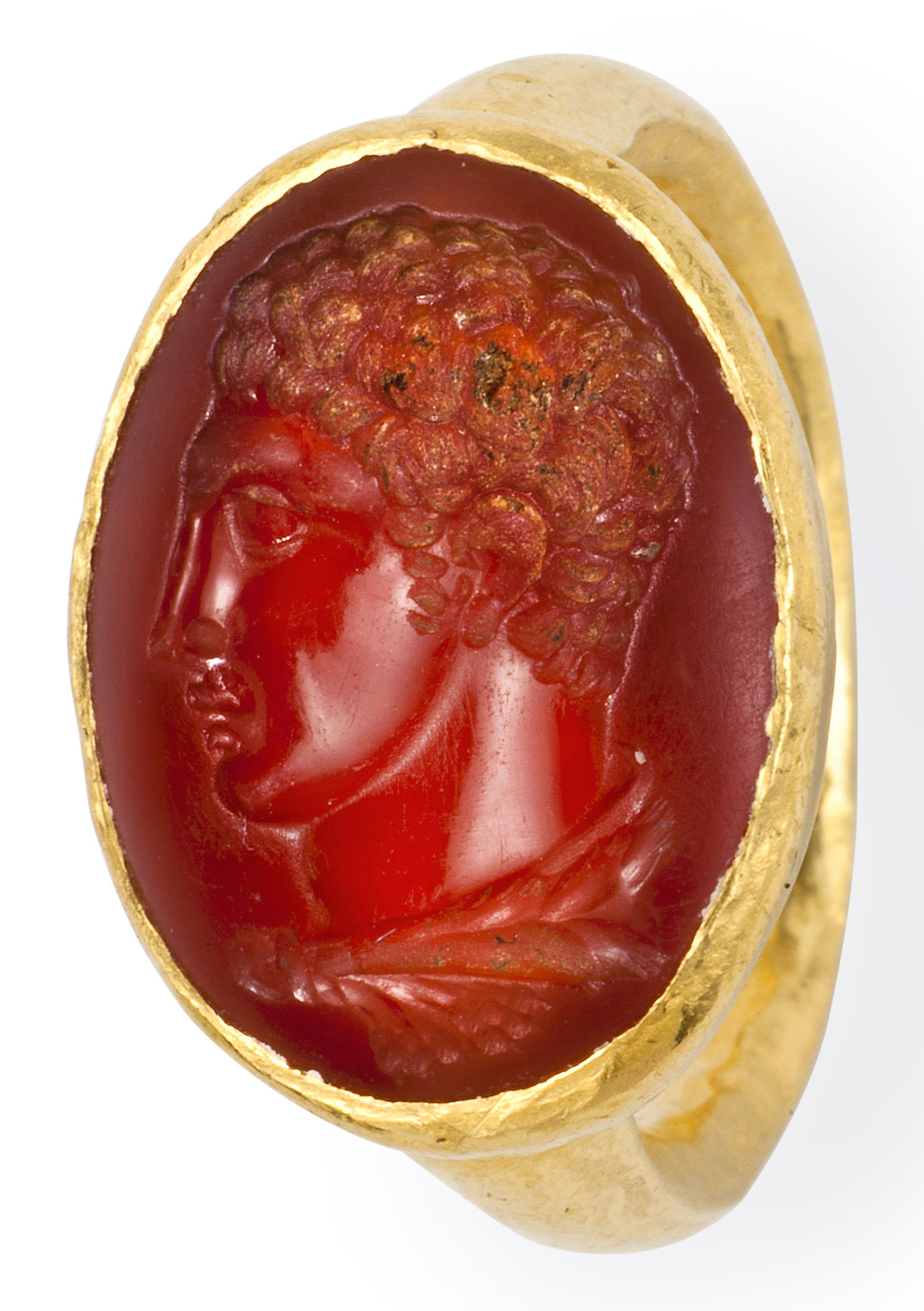 A ROMAN GOLD AND CARNELIAN FINGER RING WITH HERCULES, CIRCA 1ST CENTURY ...