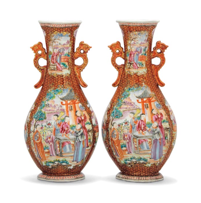 A PAIR OF CHINESE FAMILLE ROSE 'MANDARIN-PATTERN' VASES