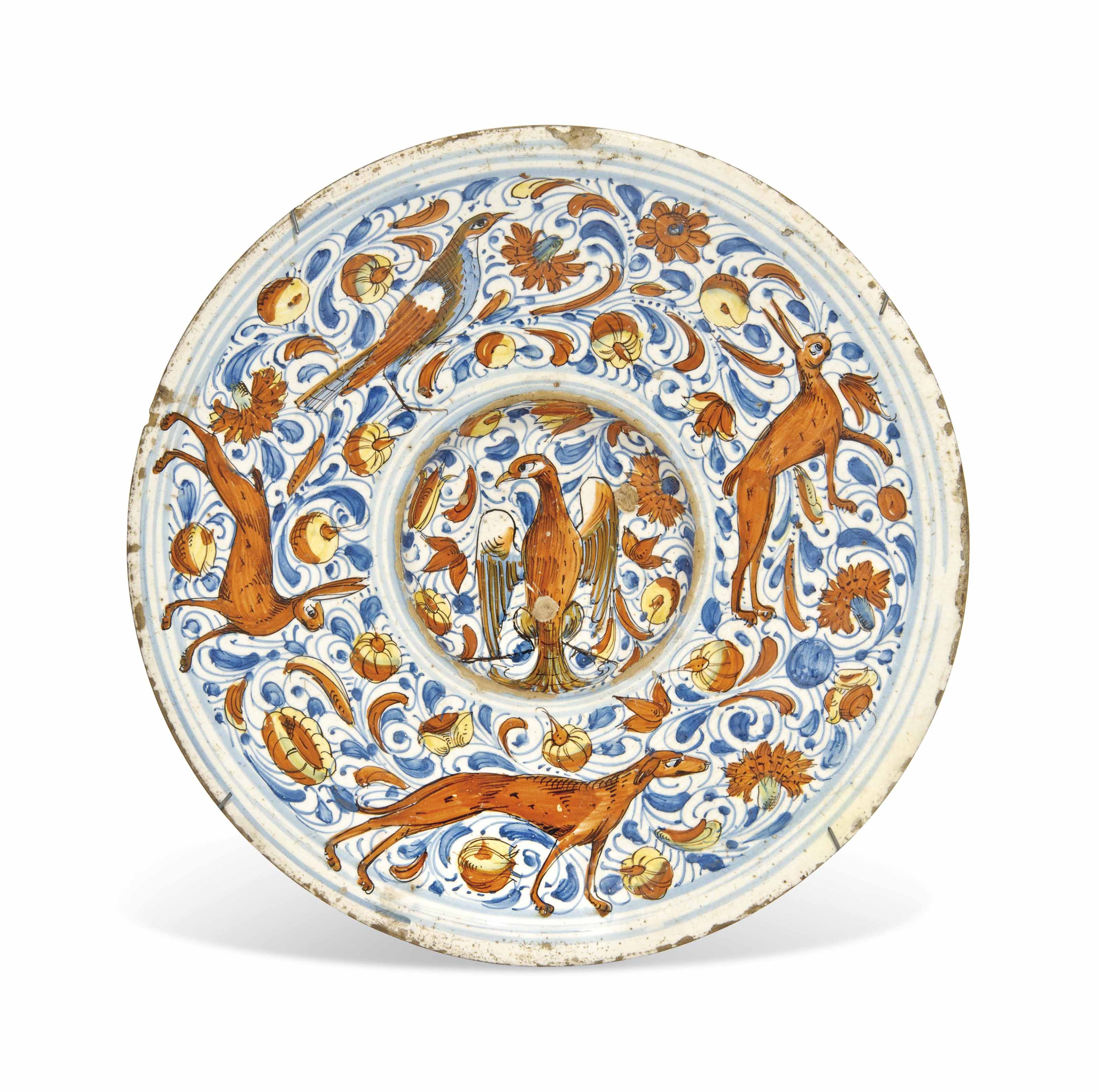 AN ITALIAN MAIOLICA DISH