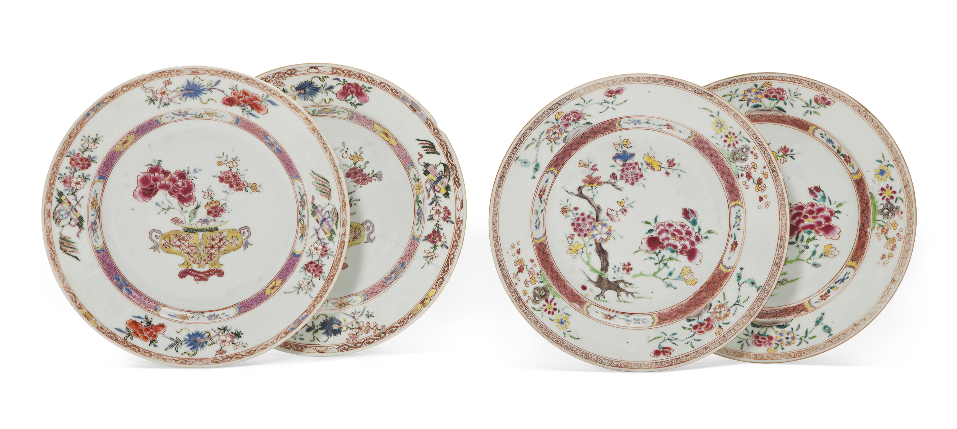 FOUR FAMILLE ROSE DISHES; TOGETHER WITH A LARGE FAMILLE ROSE DISH ...