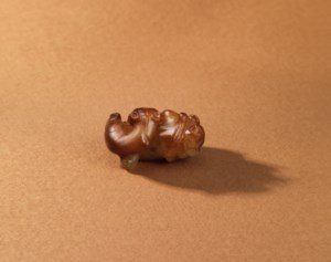 A RUSSET JADE CARVING OF A MYTHICAL BEAST, BIXIE, SIX DYNASTIES (220 ...