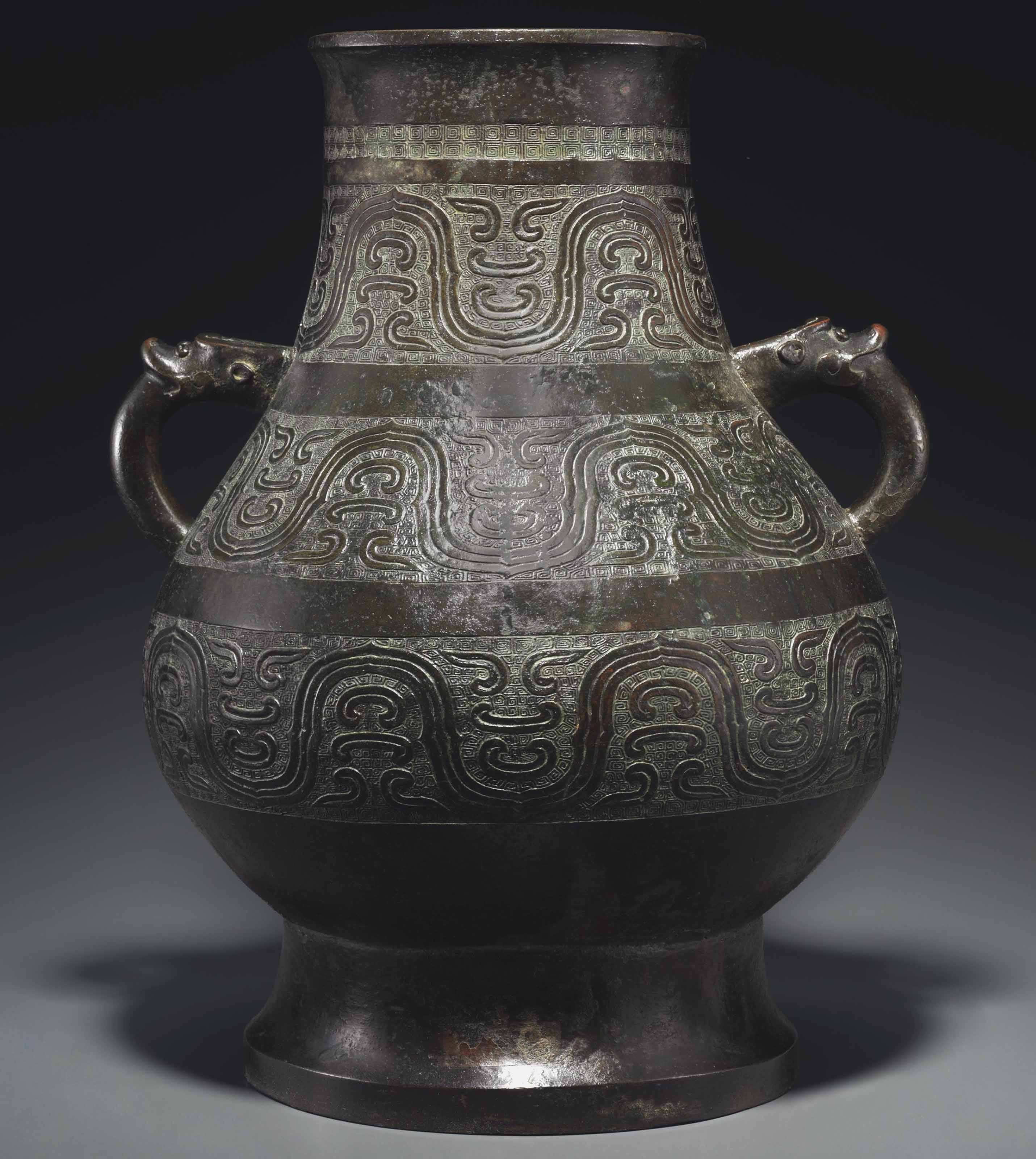 A LARGE BRONZE ARCHAISTIC HU-SHAPED VASE