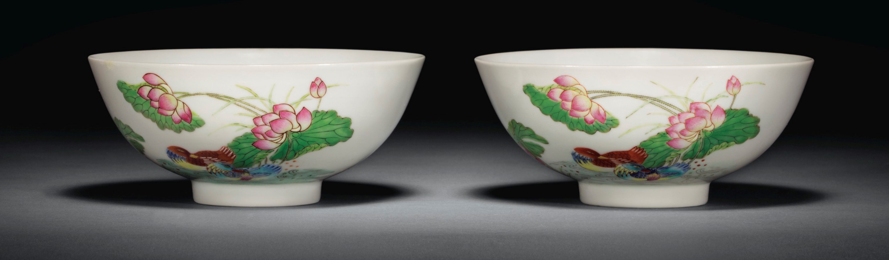 A RARE PAIR OF FAMILLE ROSE BOWLS, SHENDE TANG ZHI MARK IN IRON-RED ...