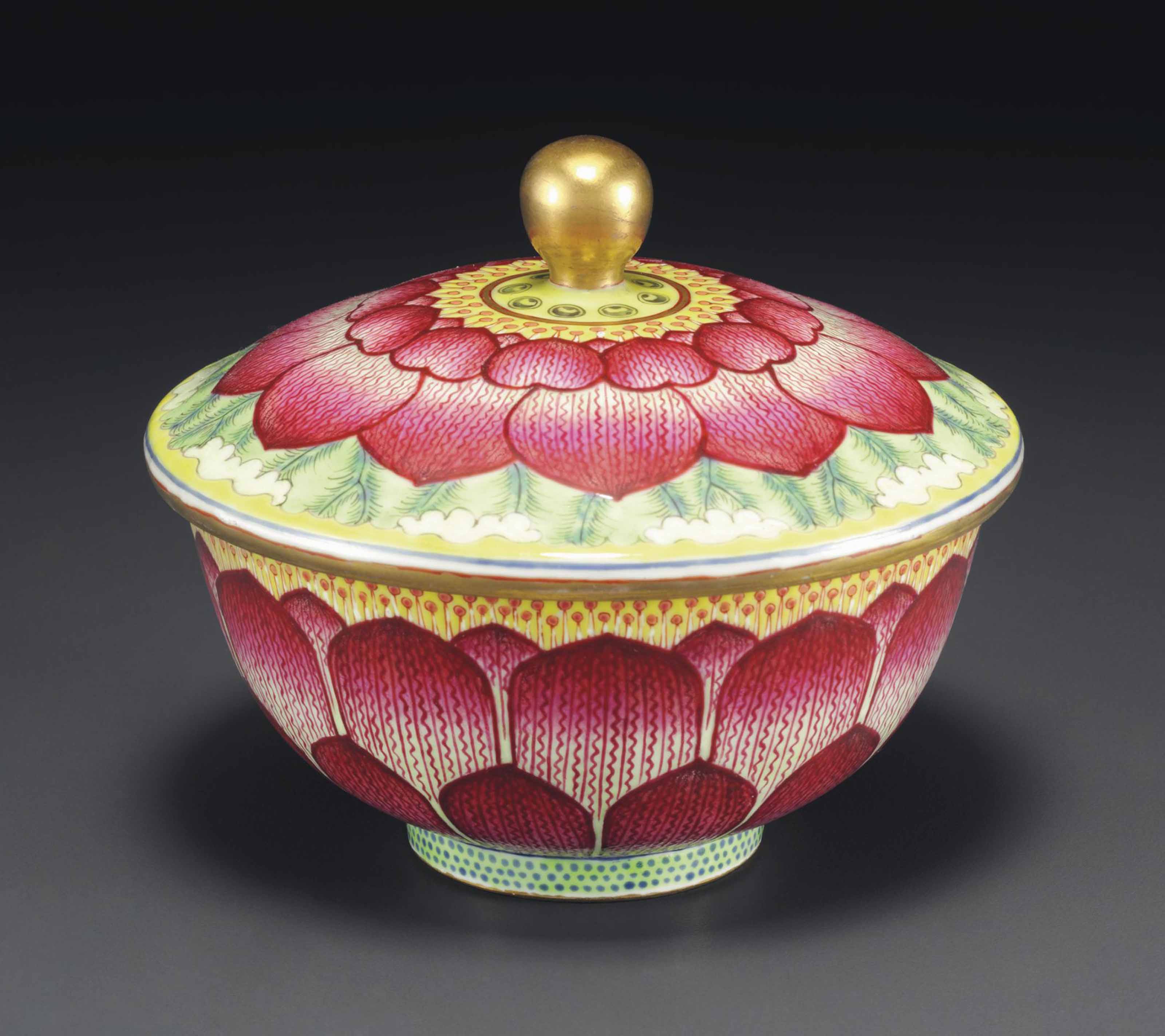 A RARE PAIR OF FAMILLE ROSE BOWLS, SHENDE TANG ZHI MARK IN IRON-RED ...
