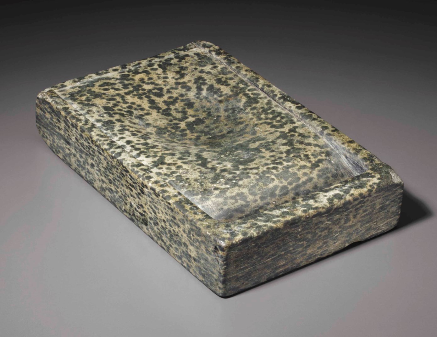 AN UNUSUAL GREEN AND GREY MOTTLED INKSTONE, CHINA, QING DYNASTY (1644 ...